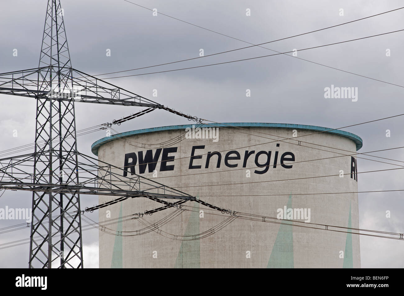 Rwe deutschland deutsch pylonen -Fotos und -Bildmaterial in hoher ...