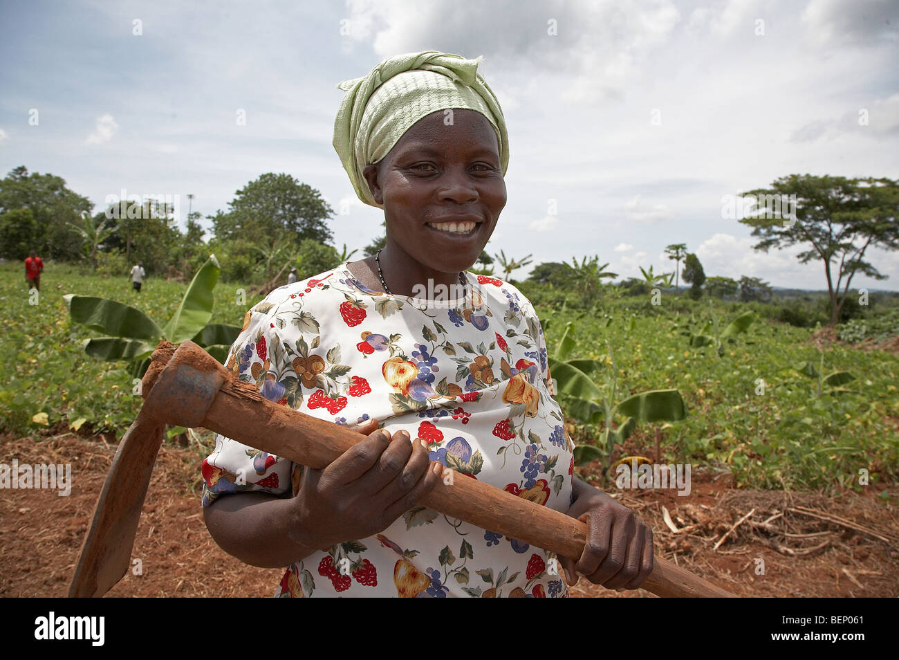Uganda-Bäuerin bei der Arbeit Stockfotografie - Alamy