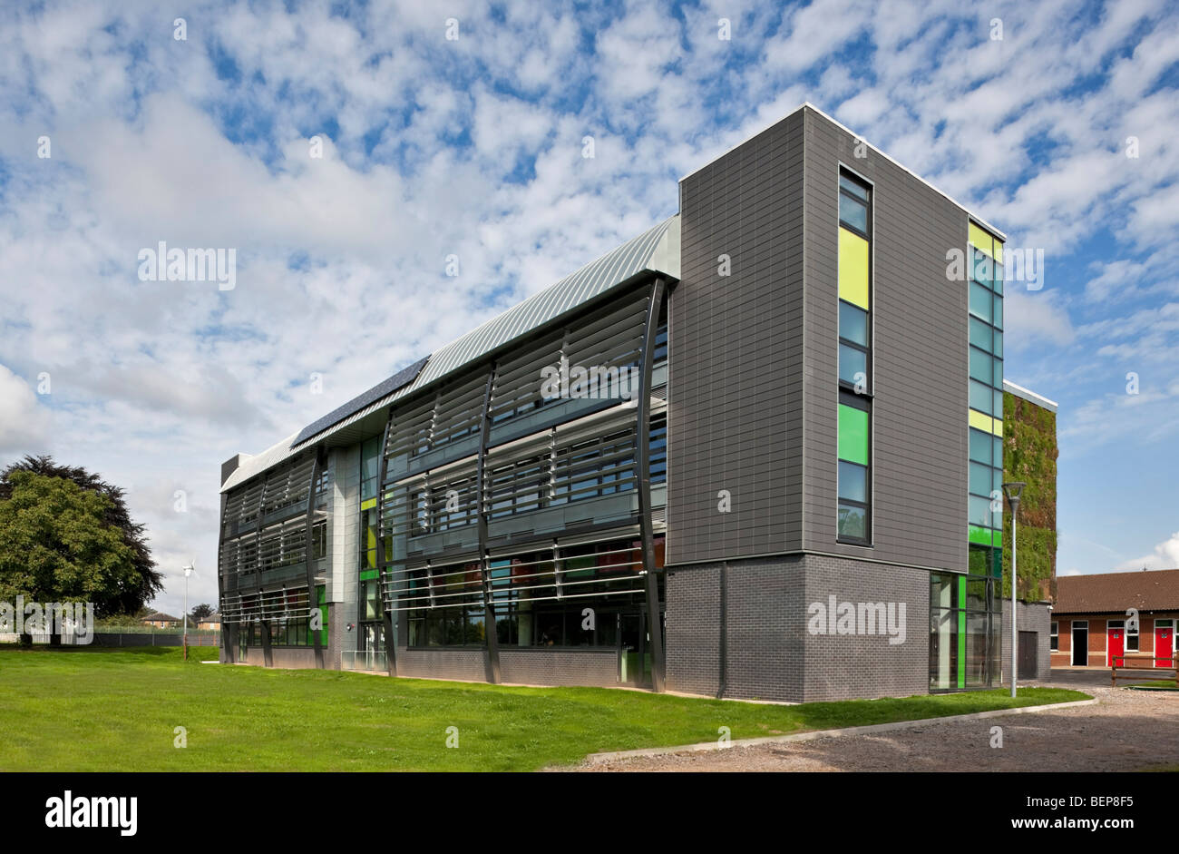 High schools exterior -Fotos und -Bildmaterial in hoher Auflösung – Alamy