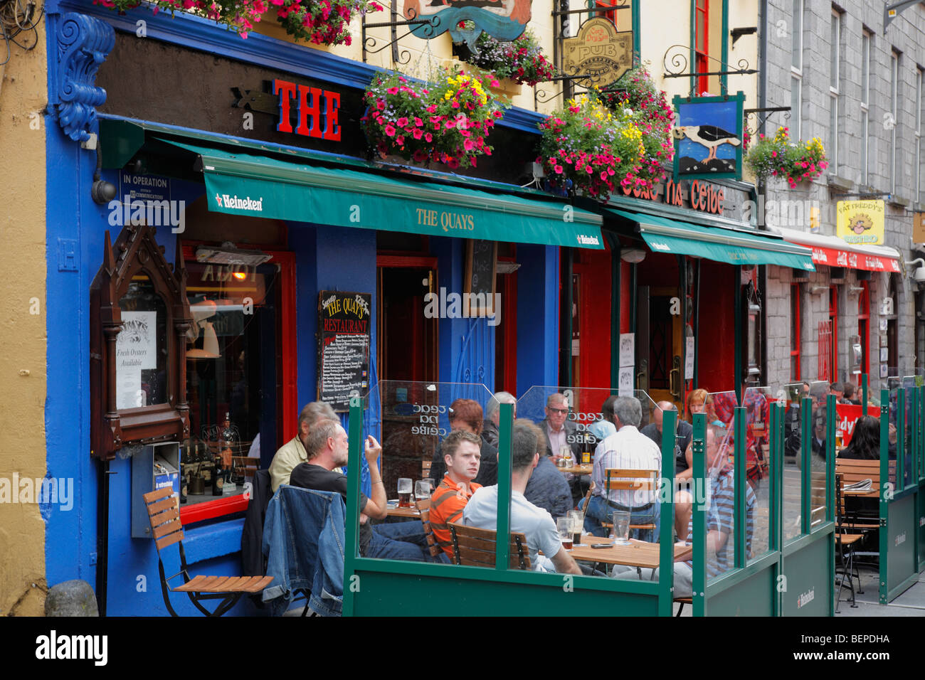 Kneipe irland -Fotos und -Bildmaterial in hoher Auflösung – Alamy