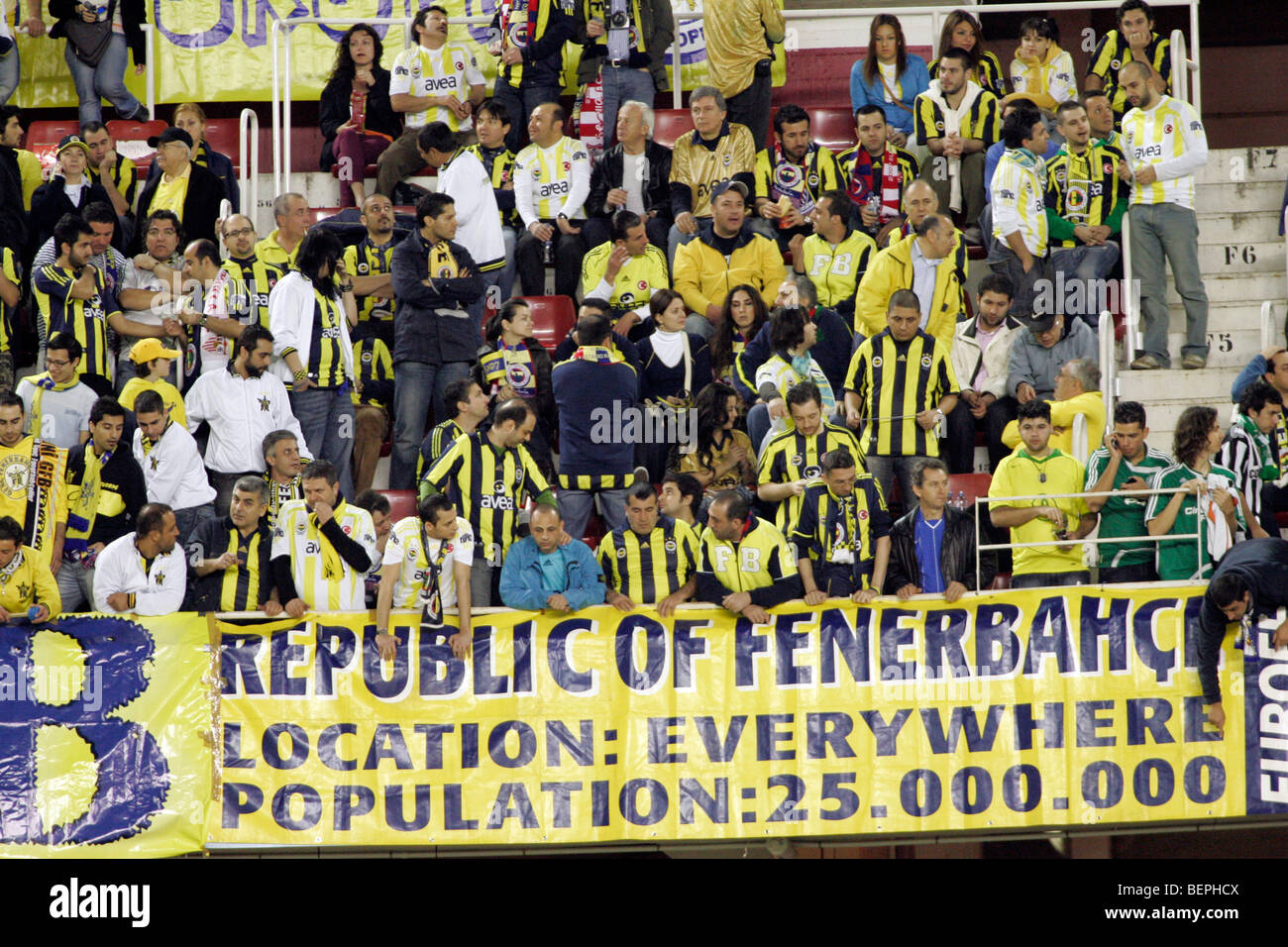 Fenerbahce fans -Fotos und -Bildmaterial in hoher Auflösung – Alamy