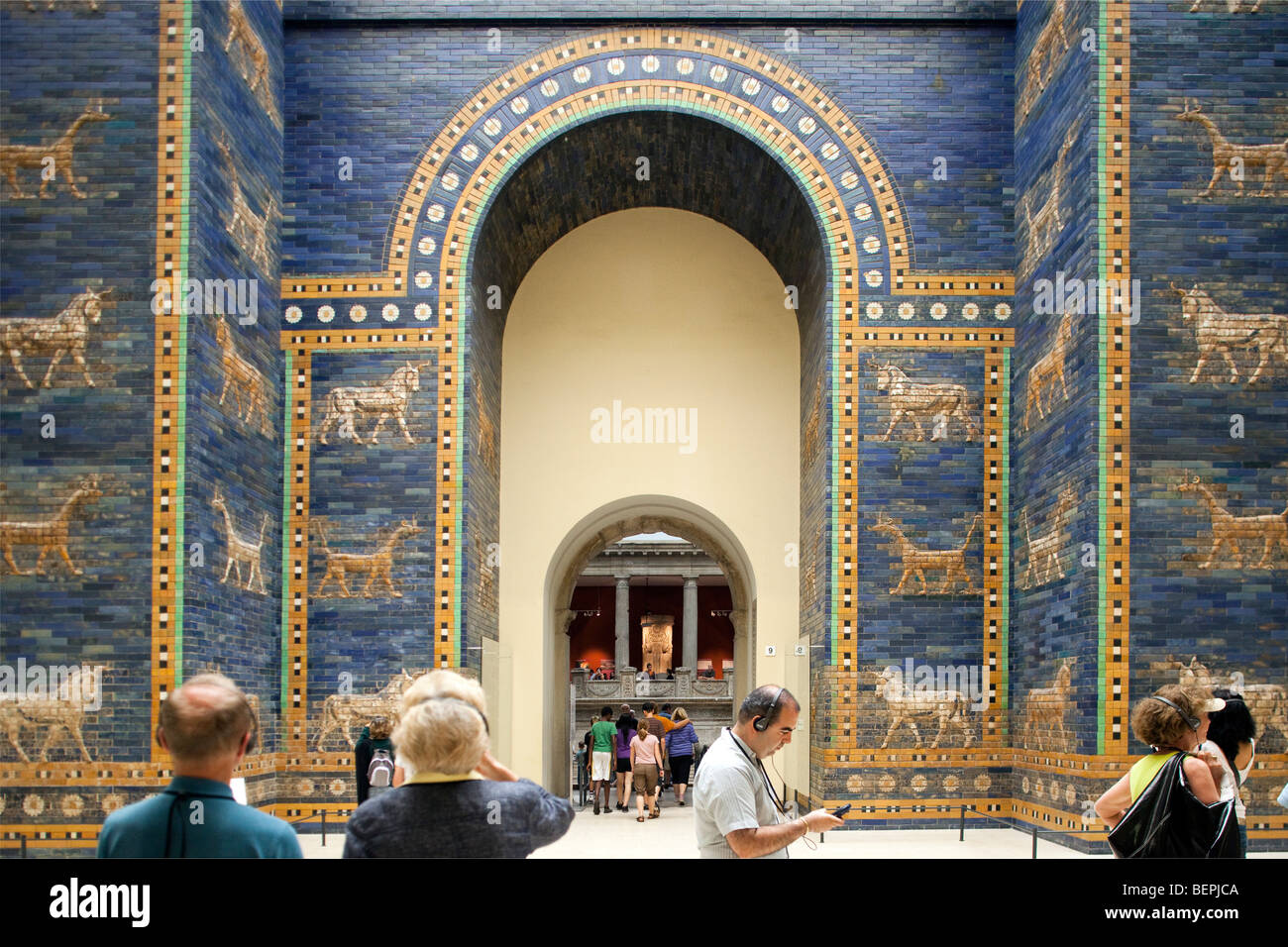 Ischtar-Tor von der antiken Stadt Babylon, Pergamon Museum, Berlin ...