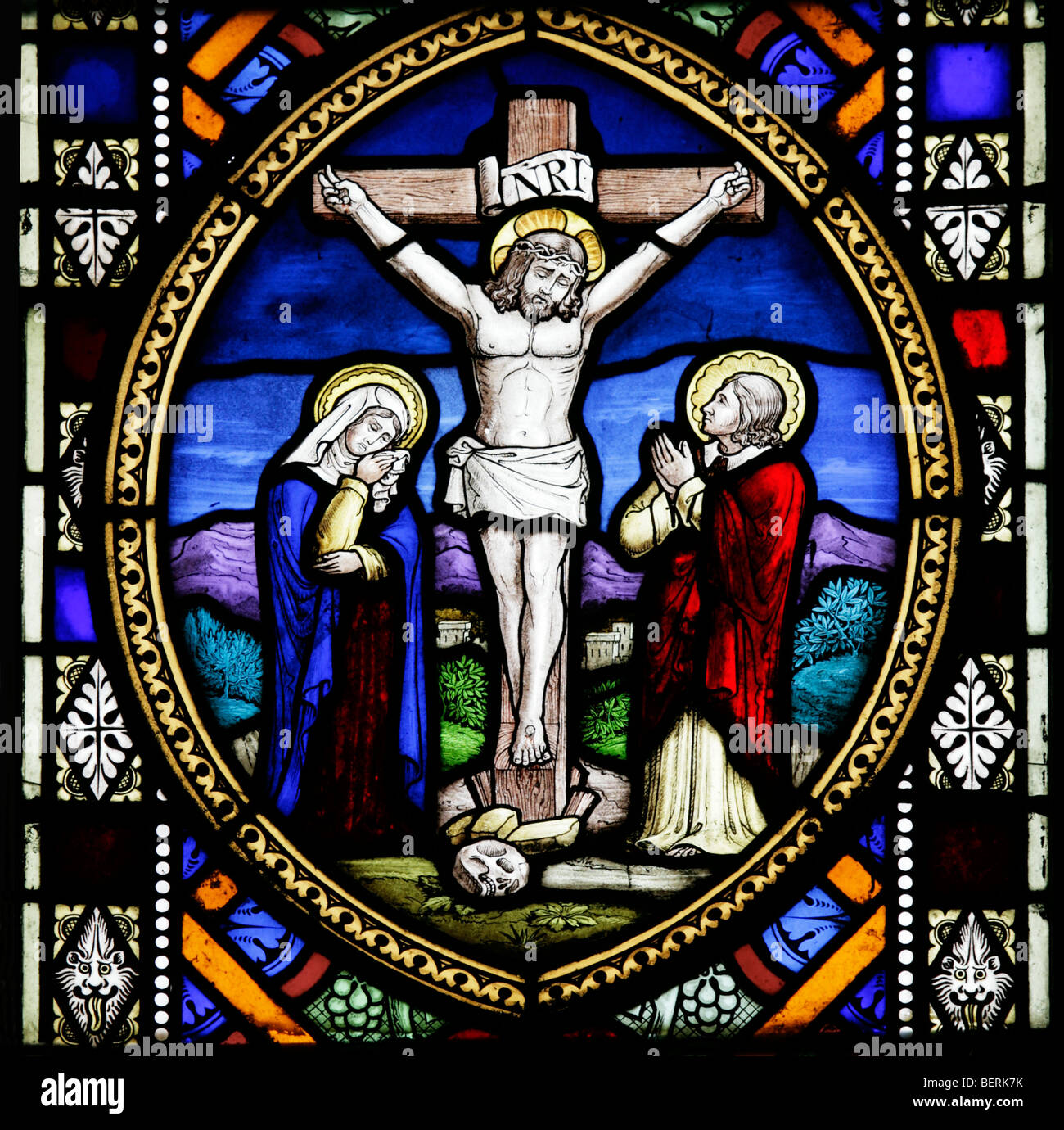Church window jesus christ crucified -Fotos und -Bildmaterial in hoher Auflösung – Alamy