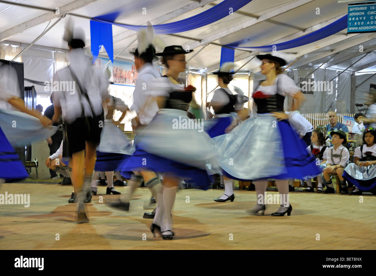 Deutsch volkstanz traditioneller trachten ethnischer tanz oktoberfest ...