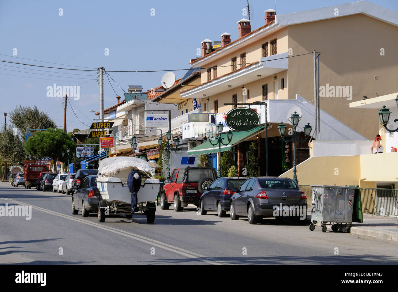 Kallithea Stadt Geschäften im Stadtzentrum an der Hauptstraße ...