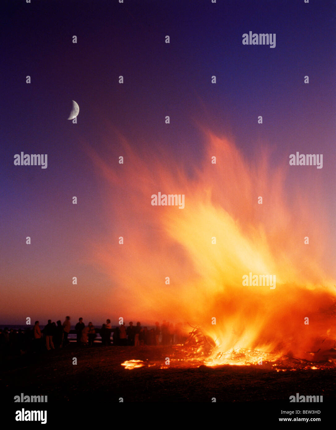 Volborg oder Walpurgisnacht Lagerfeuer feiern am 30. April in Schweden ...