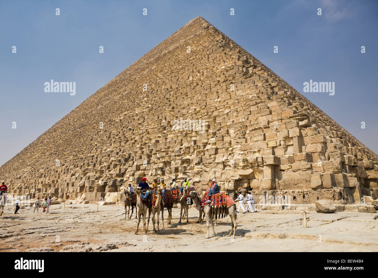 Pyramide in der mitte Stockfotos und -bilder Kaufen - Alamy