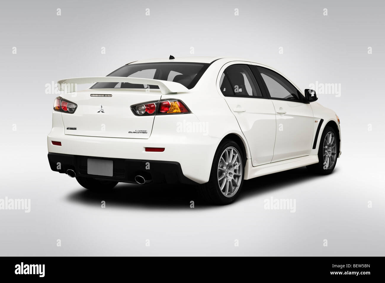 White mitsubishi lancer car -Fotos und -Bildmaterial in hoher Auflösung ...