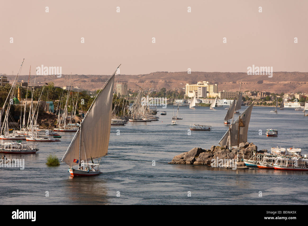 Egypt nile river aswan felucca -Fotos und -Bildmaterial in hoher ...