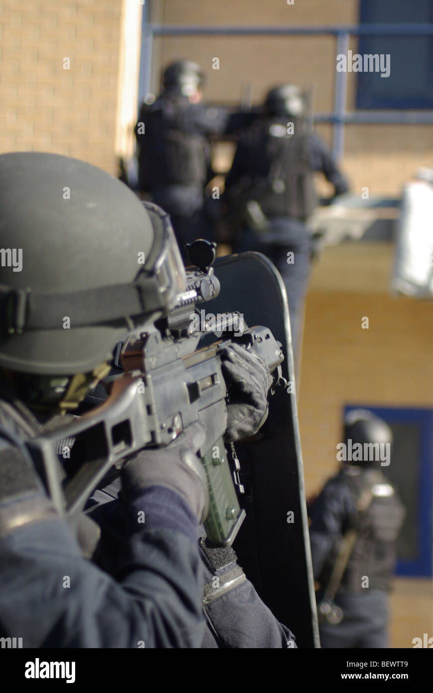 Taktisches fahrzeug der polizei -Fotos und -Bildmaterial in hoher ...