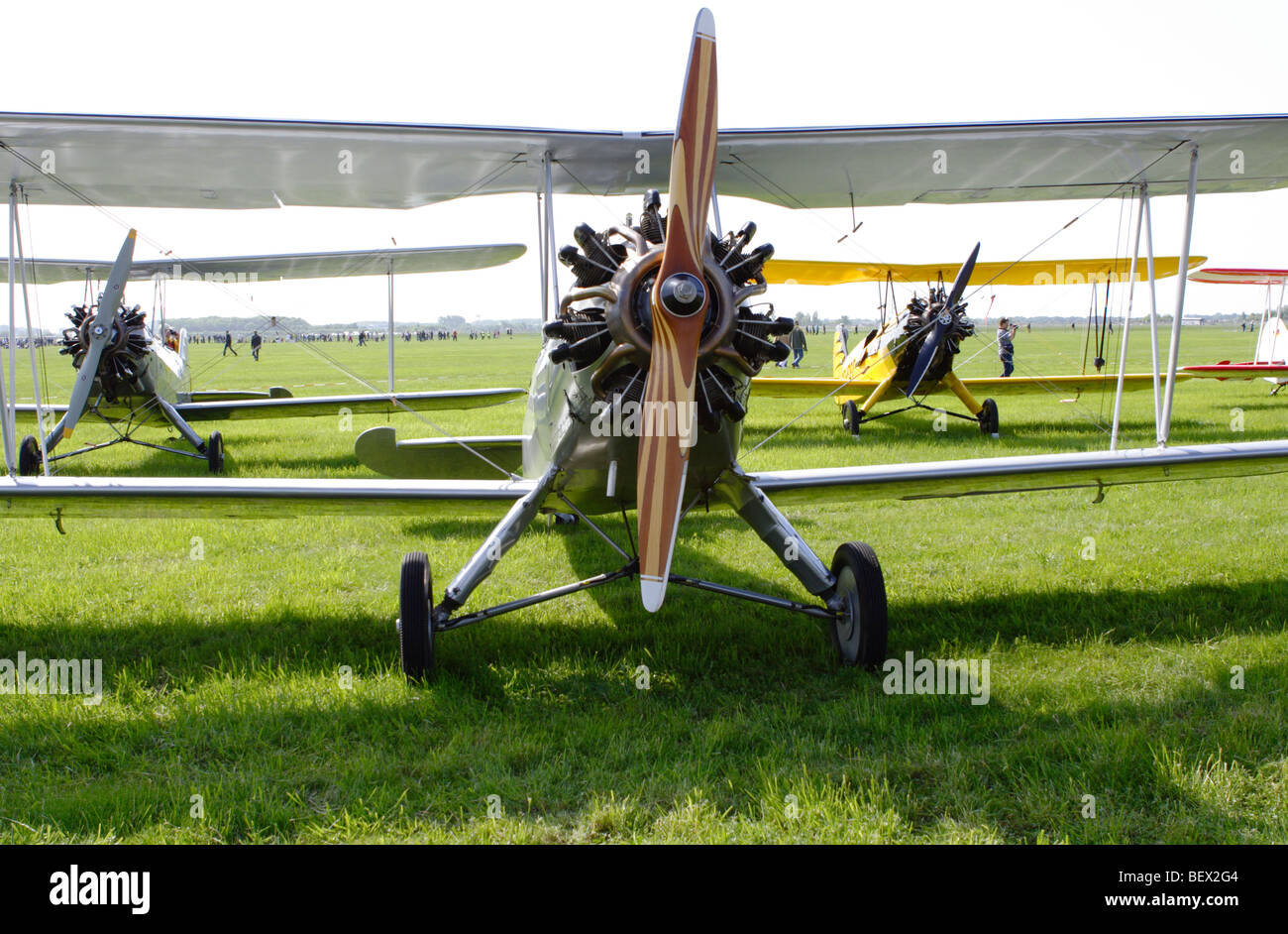 Doppeldecker fliegen -Fotos und -Bildmaterial in hoher Auflösung – Alamy