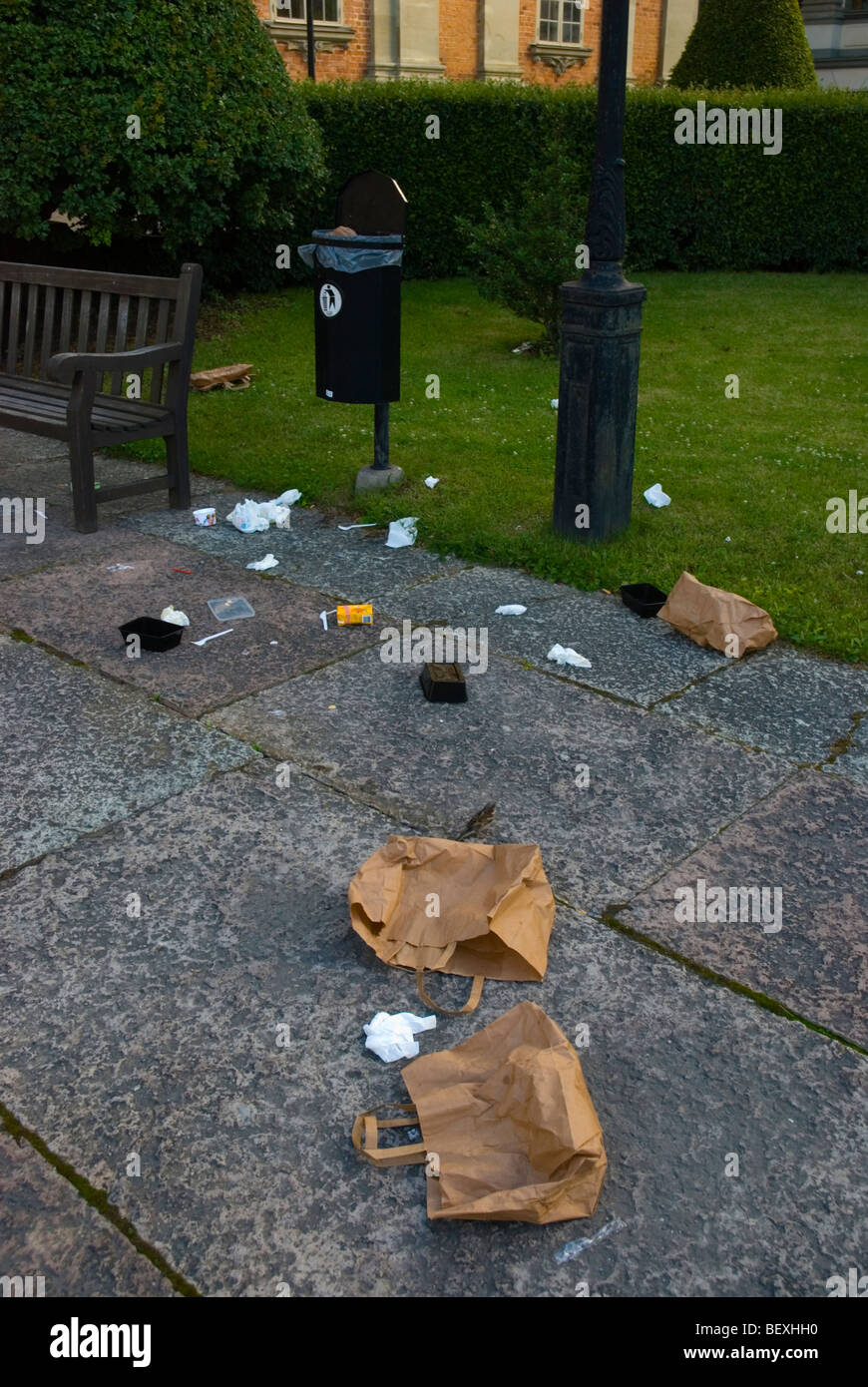 Fastfood müll -Fotos und -Bildmaterial in hoher Auflösung – Alamy