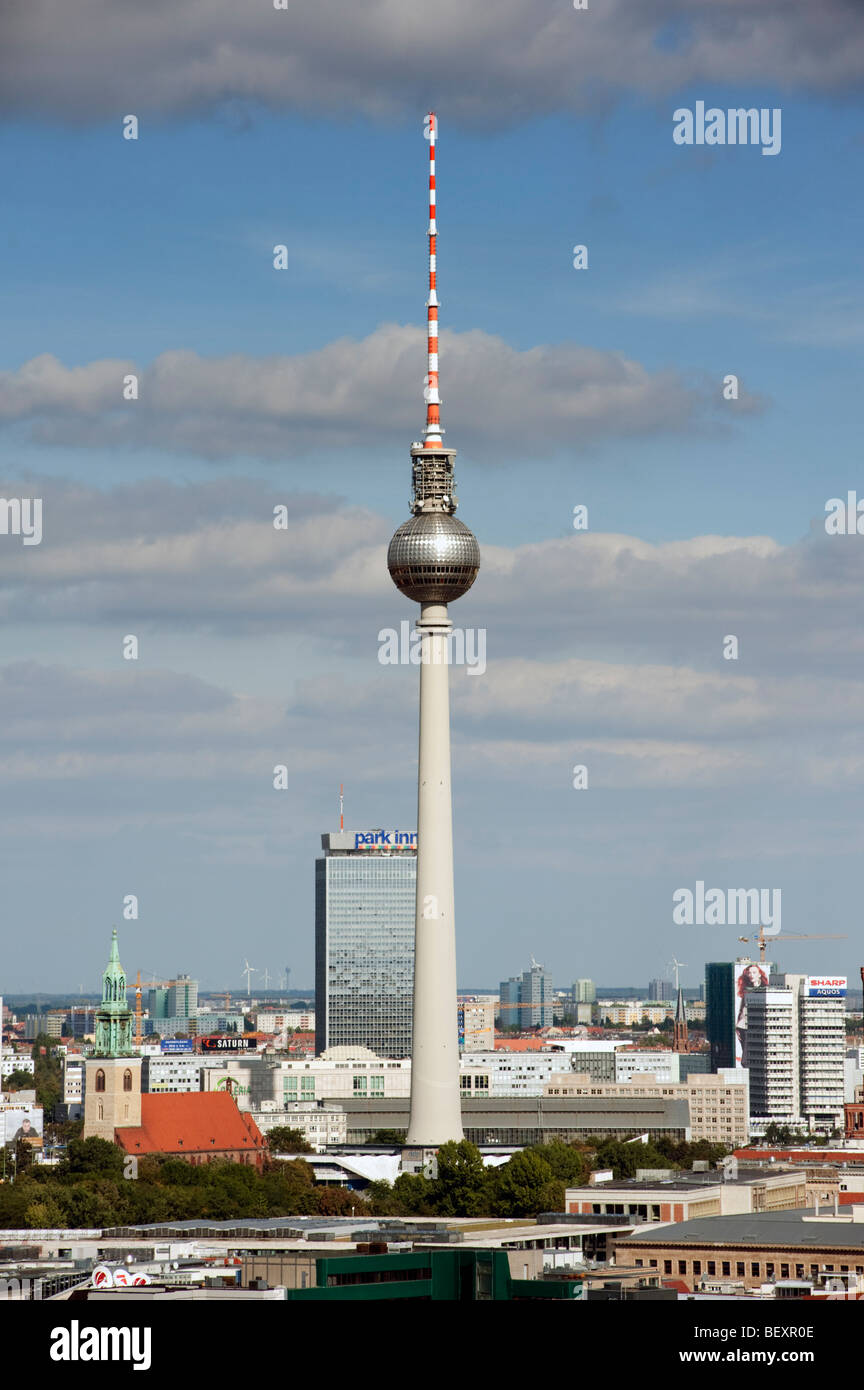 Detail der Fernsehturm oder Fernsehturm am Alexanderplatz in Berlin ...