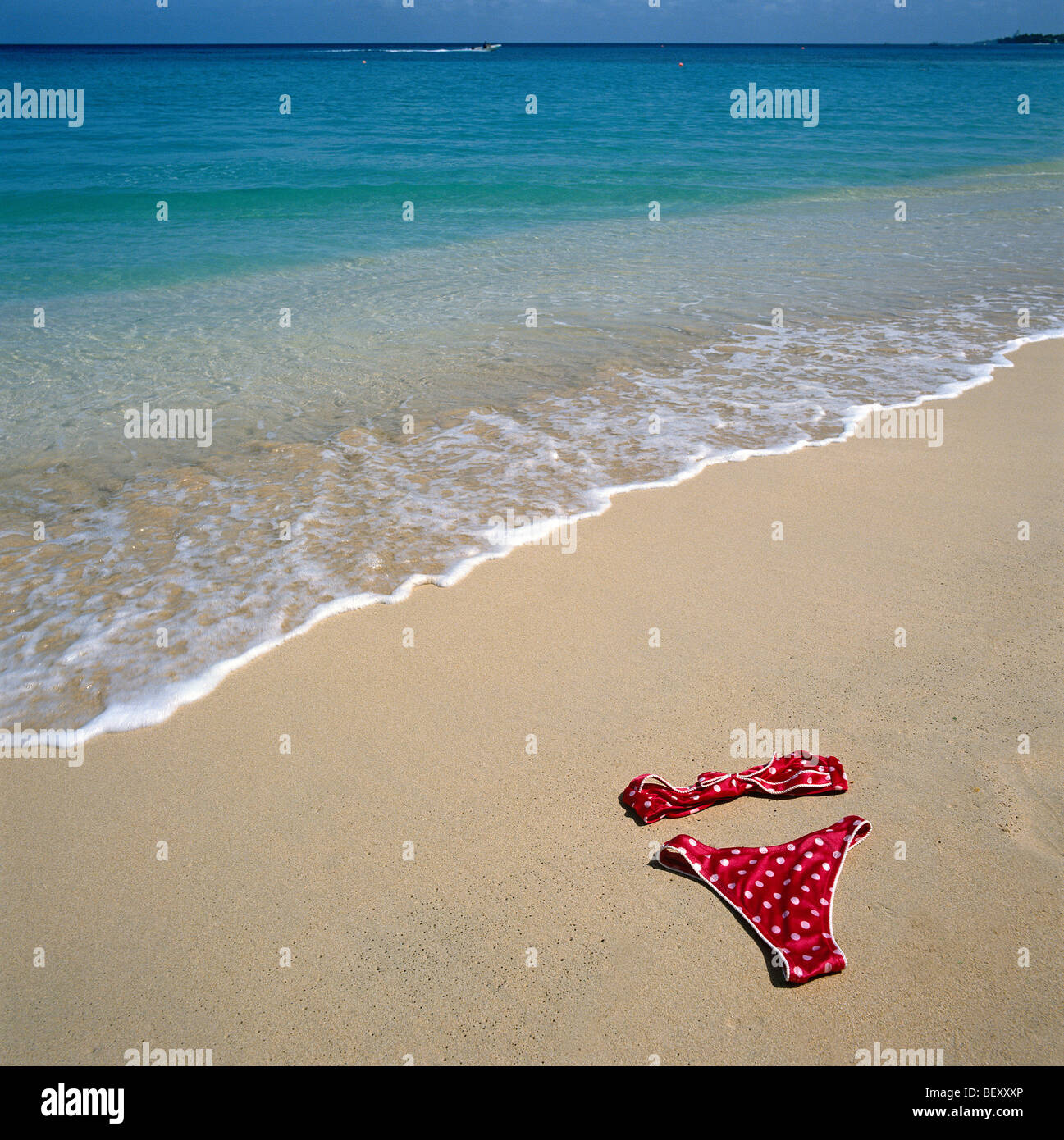 Child bikini -Fotos und -Bildmaterial in hoher Auflösung – Alamy