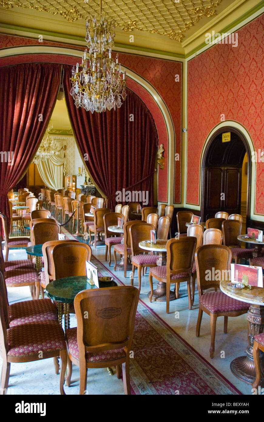 Gerbeaud Haz Café innen am Vörösmarty ter Platz in Budapest Ungarn ...