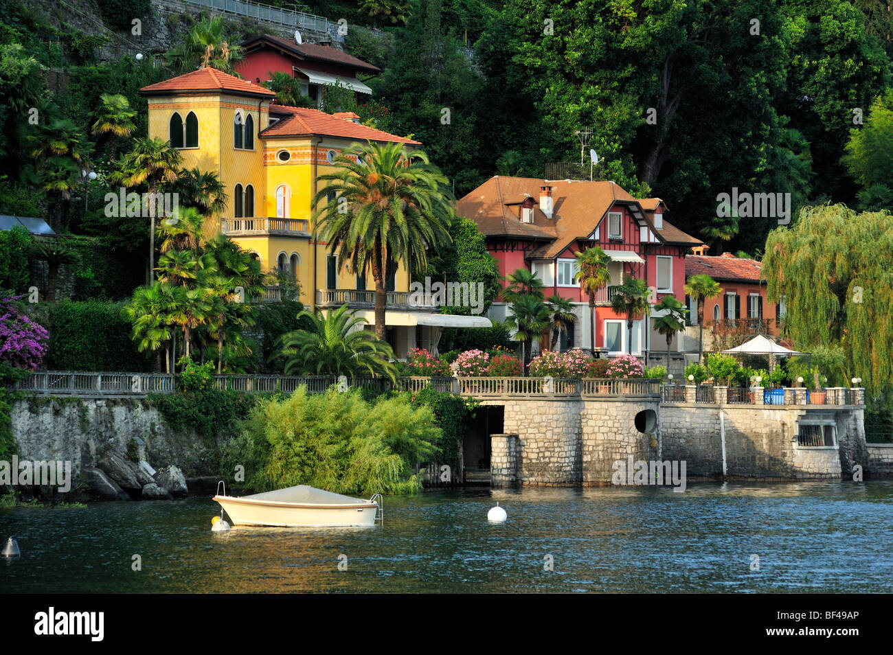 Am See Villen am Lago Maggiore, Cannero Riviera, Piemont, Italien ...