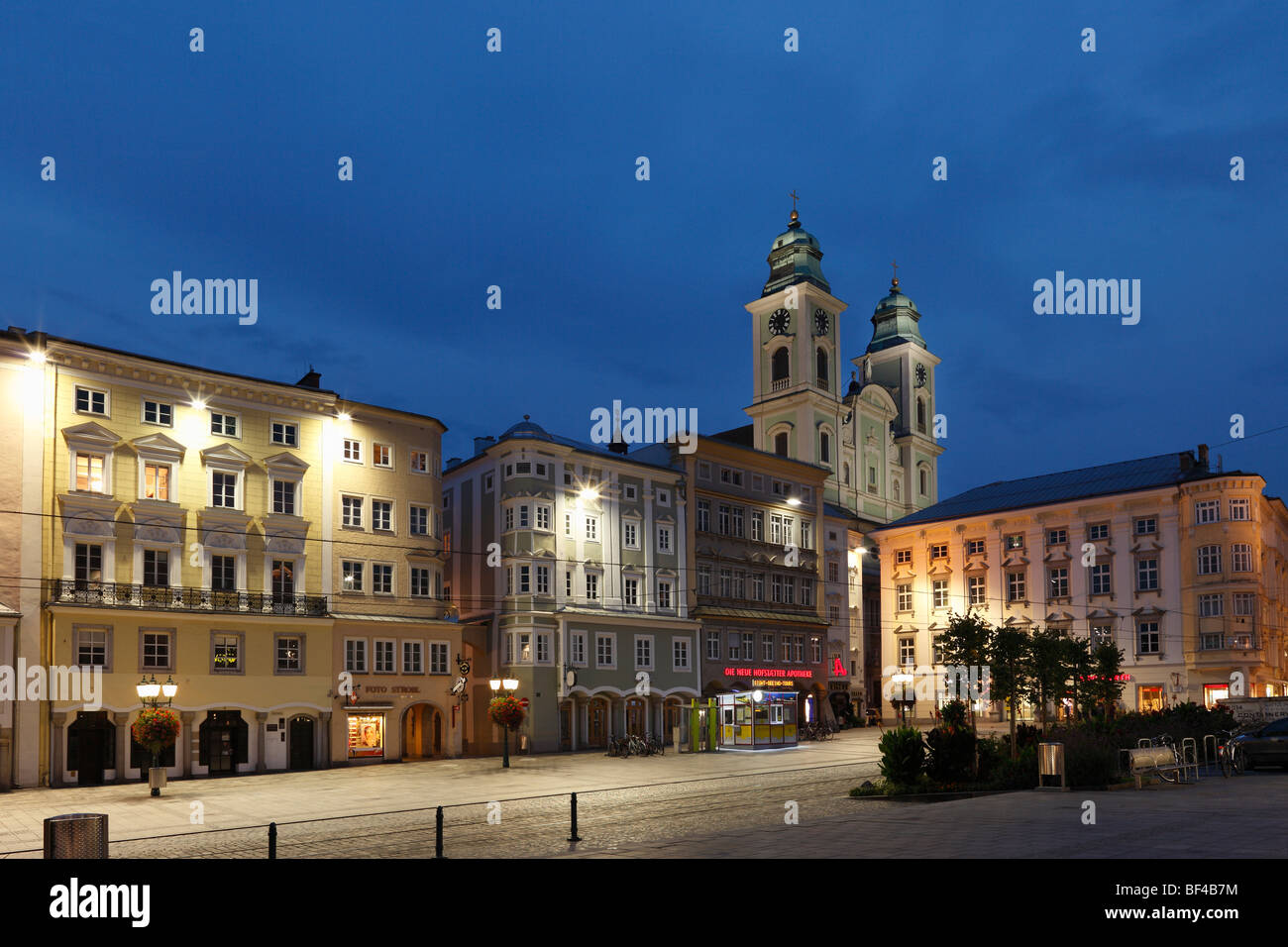 Linz austria hauptplatz -Fotos und -Bildmaterial in hoher Auflösung – Alamy