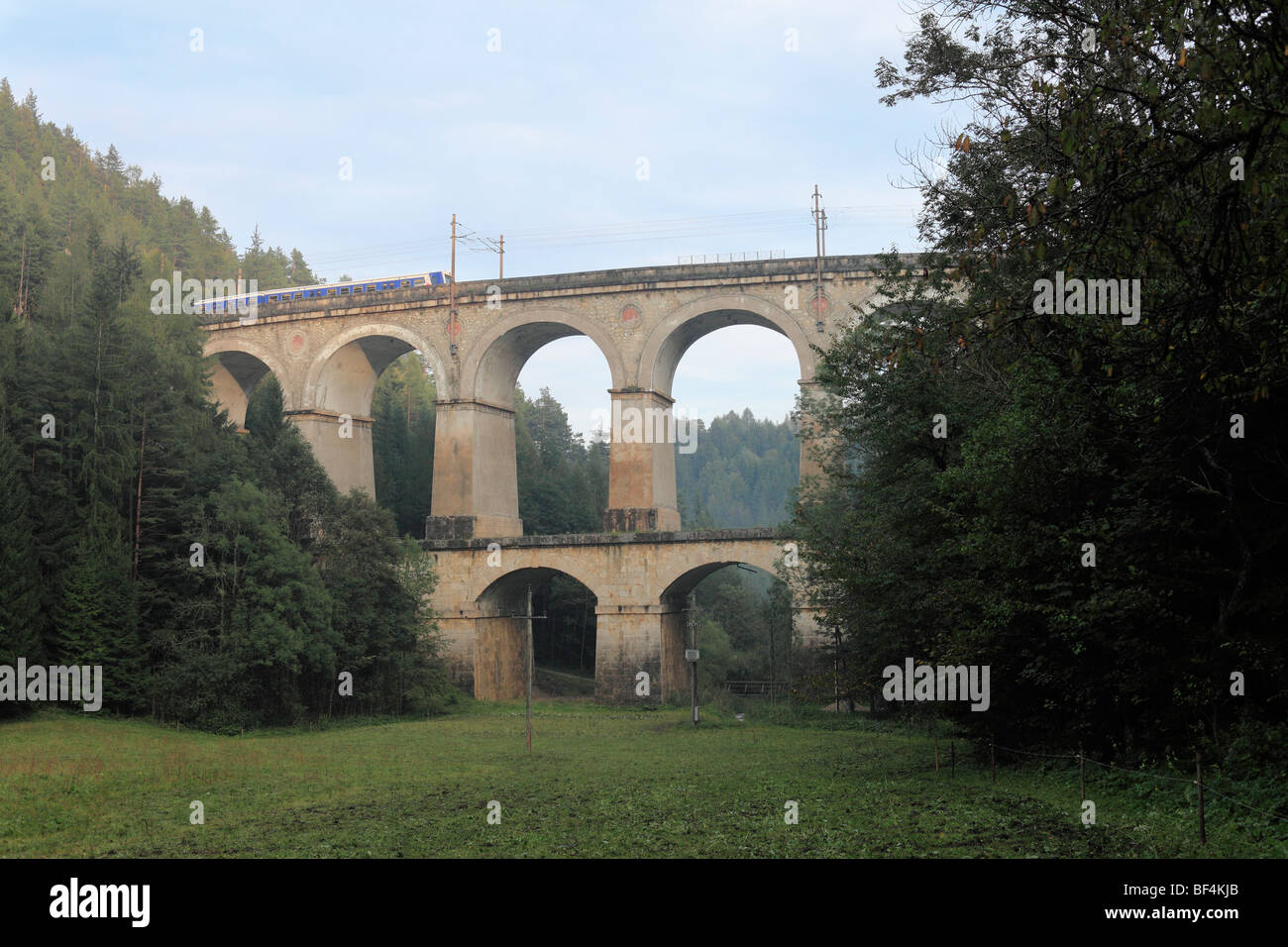 Eisenbahnbrücke der Semmeringbahn, Kalte Rinne Viadukt, Semmering, Niederösterreich, Österreich ...