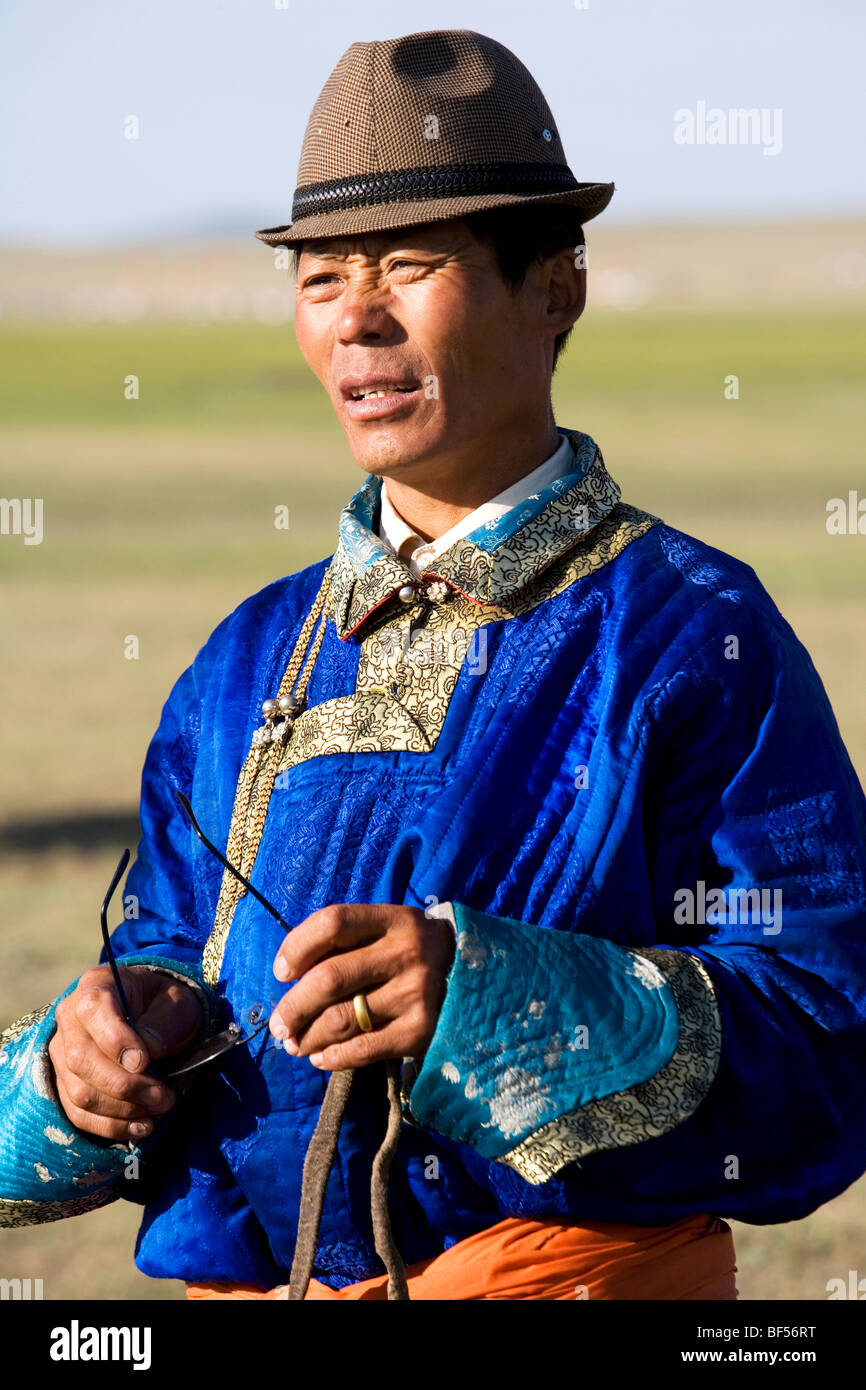 Mongolischer Mann Trägt Stockfotos und -bilder Kaufen - Alamy