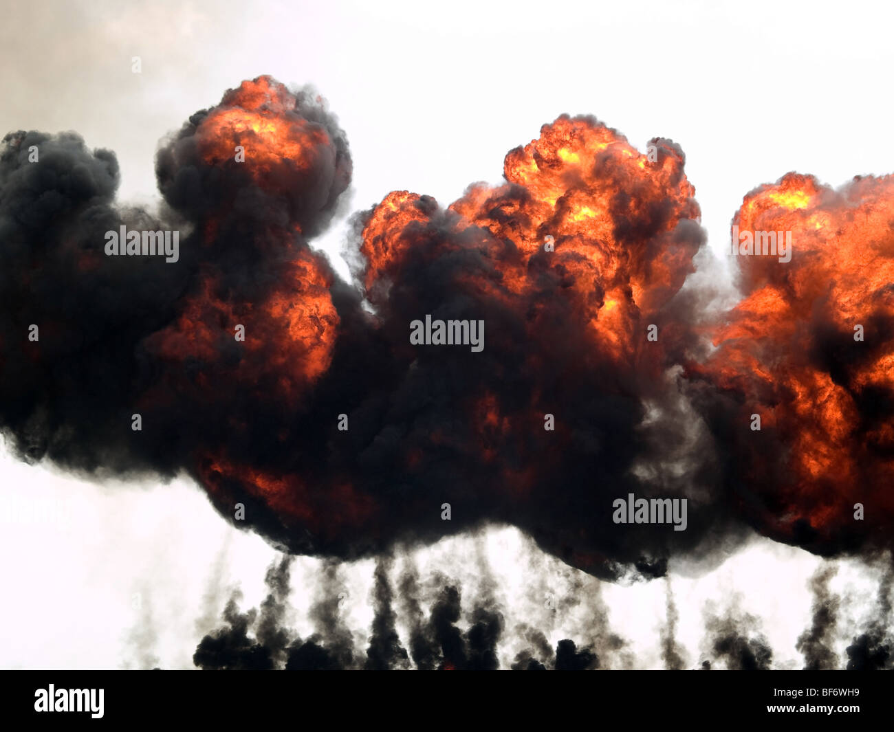 Explosion feuer -Fotos und -Bildmaterial in hoher Auflösung – Alamy