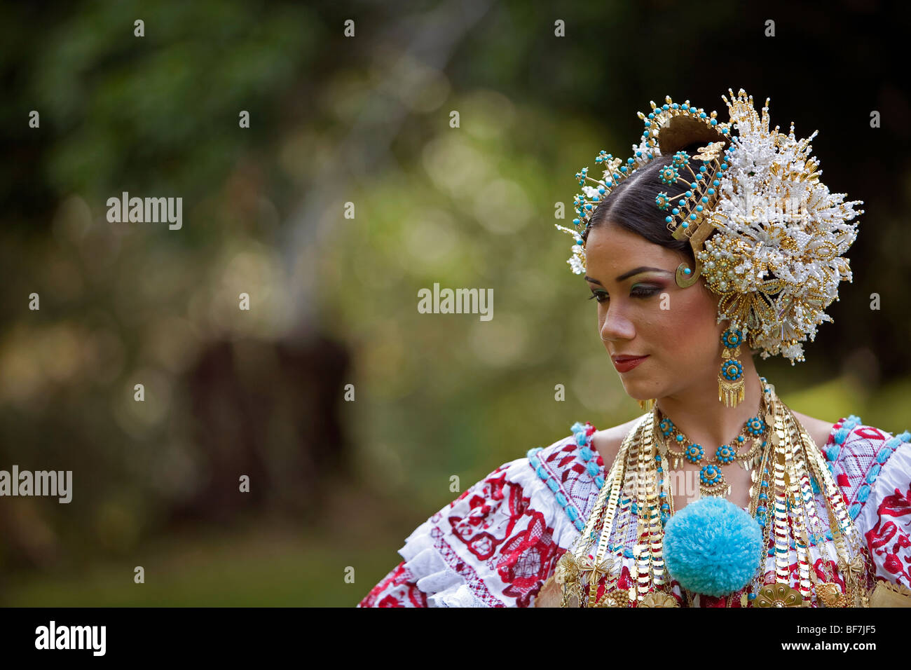 Das Pollera, Panama typische Dress. Pollera, traje Tipico de Panama ...