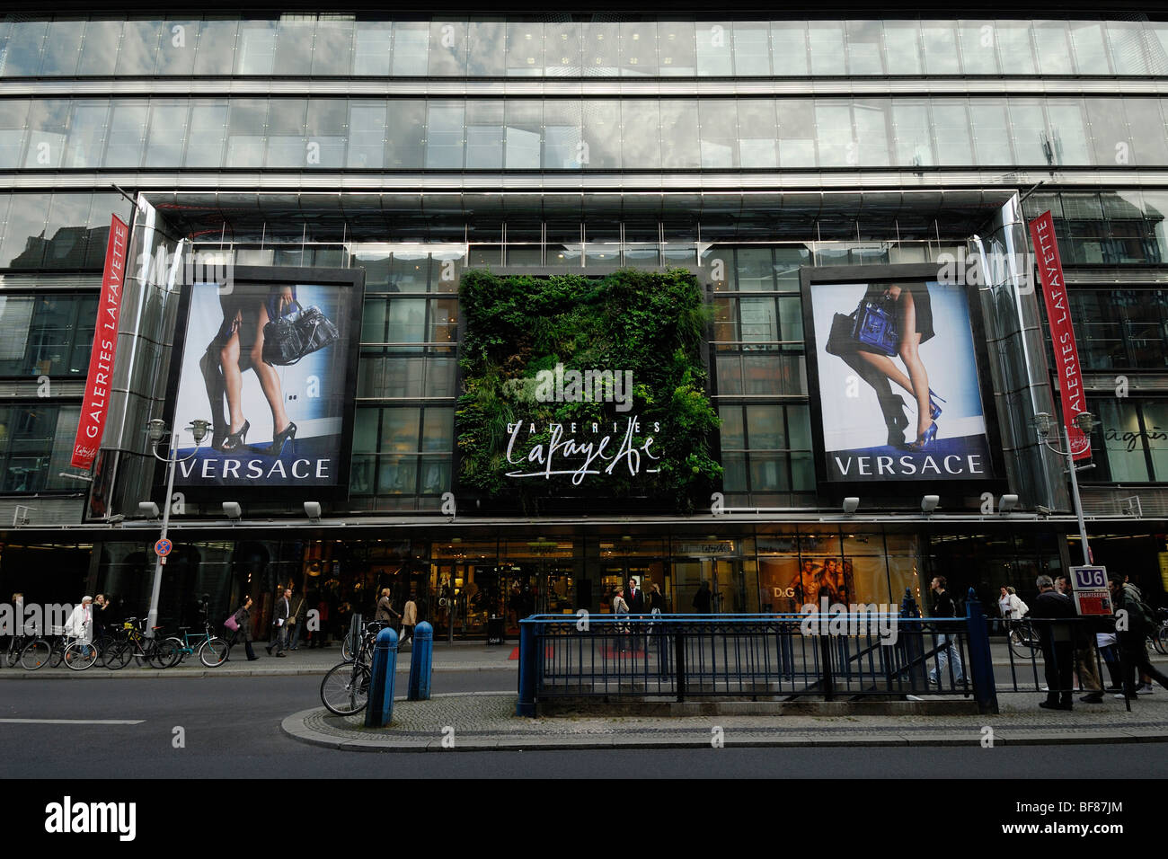 Berlin. Deutschland. Galeries Lafayette in der Friedrichstraße ...