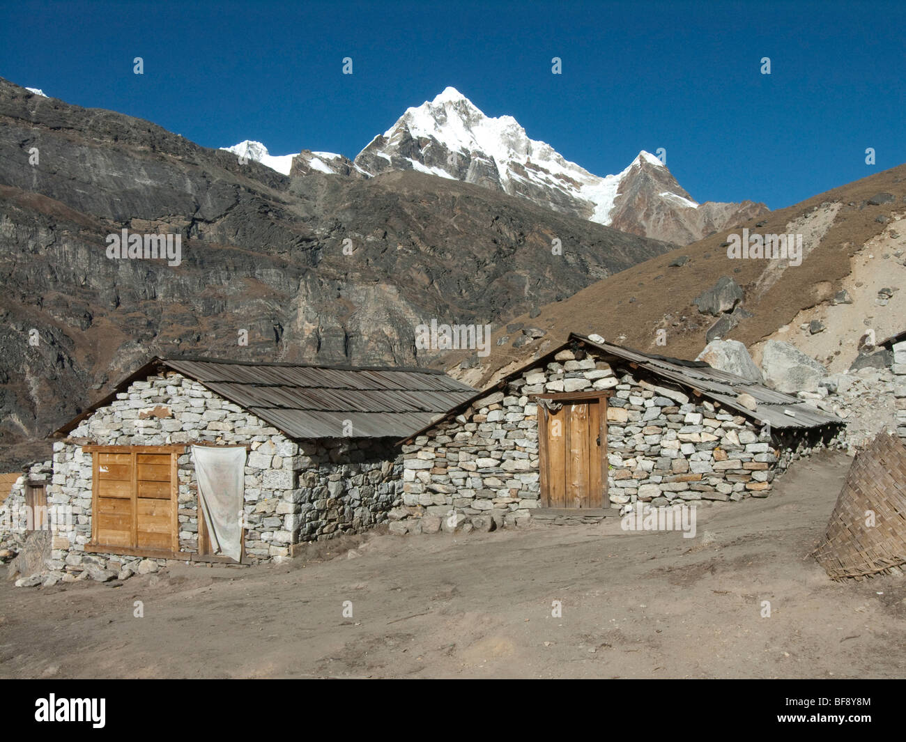 Sherpa hut -Fotos und -Bildmaterial in hoher Auflösung – Alamy