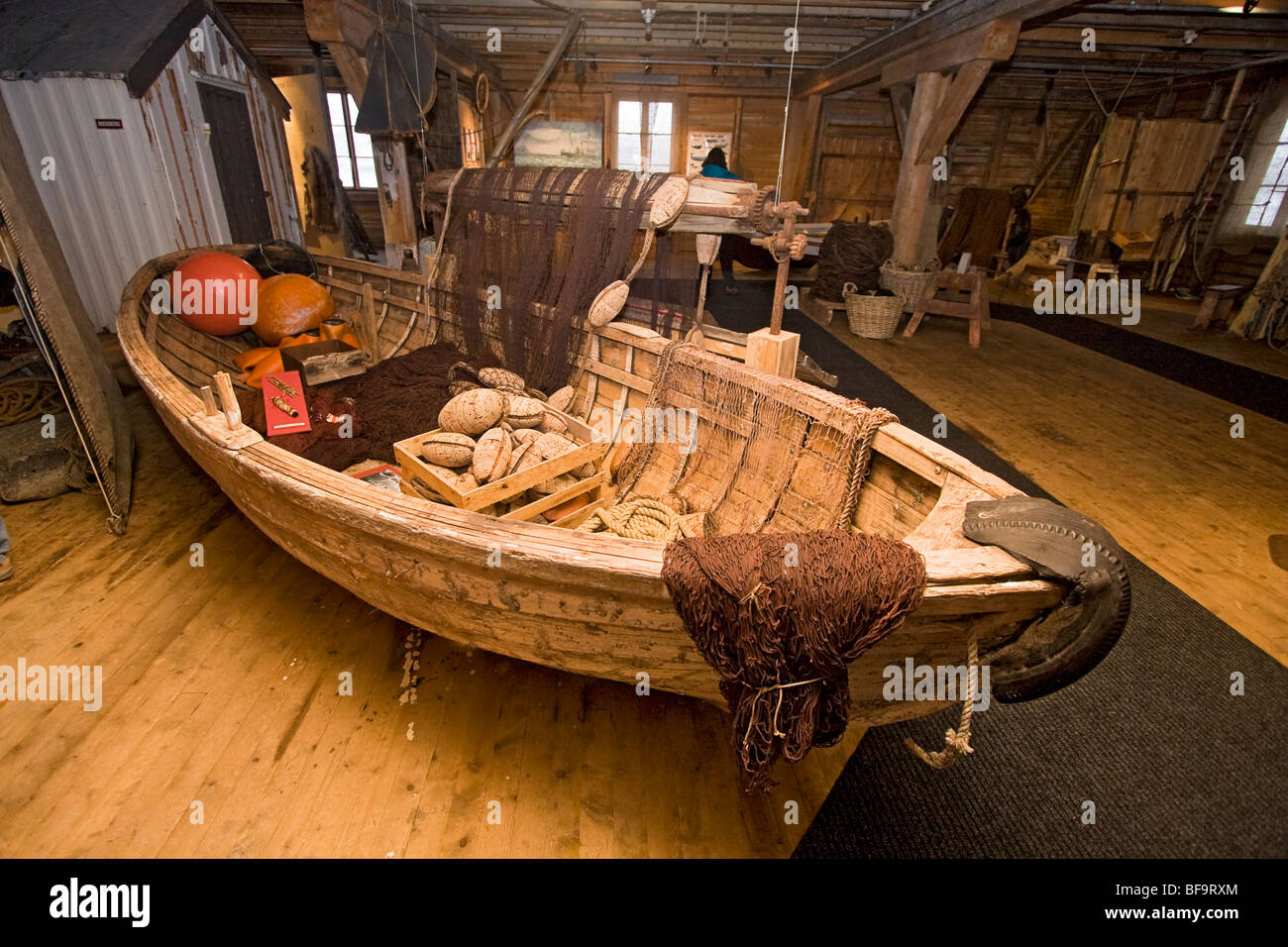 Wikingerboot auf dem Display in Coastal Heritage Centre in Foldalbruket ...