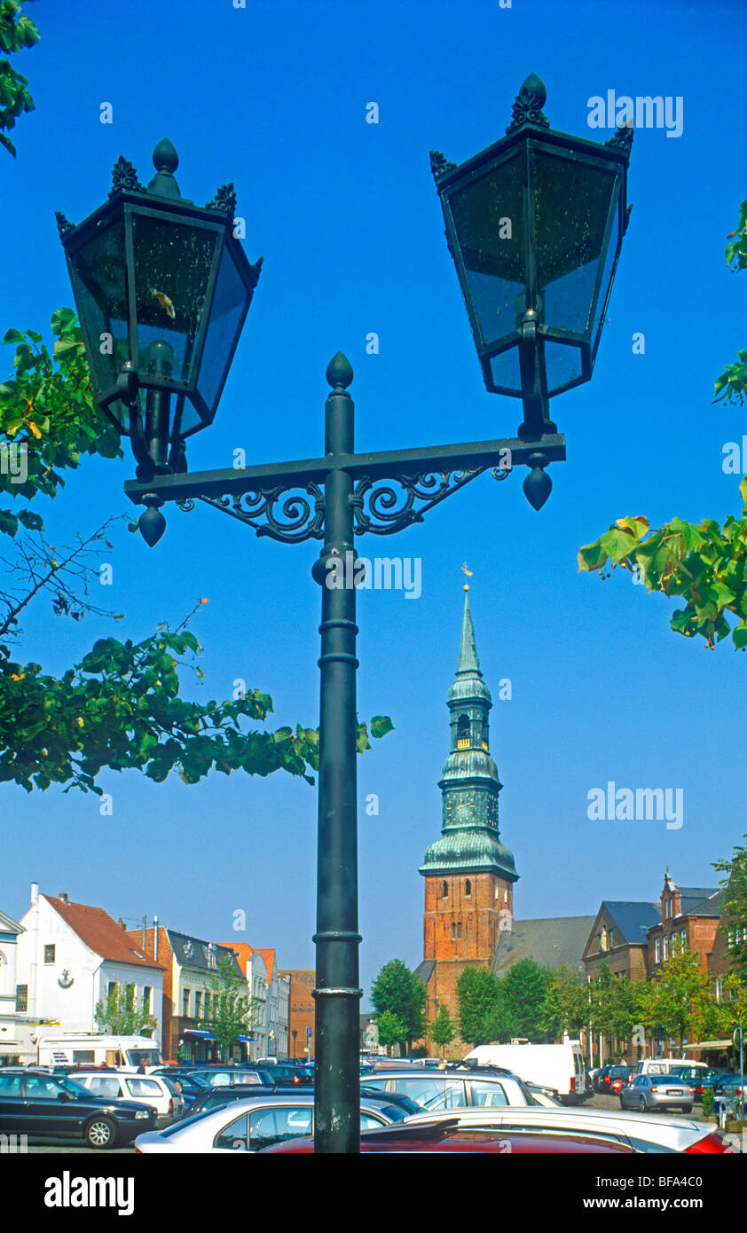 Marktplatz mit St.-Laurentius-Kirche, Tönning, Schleswig-Holstein ...