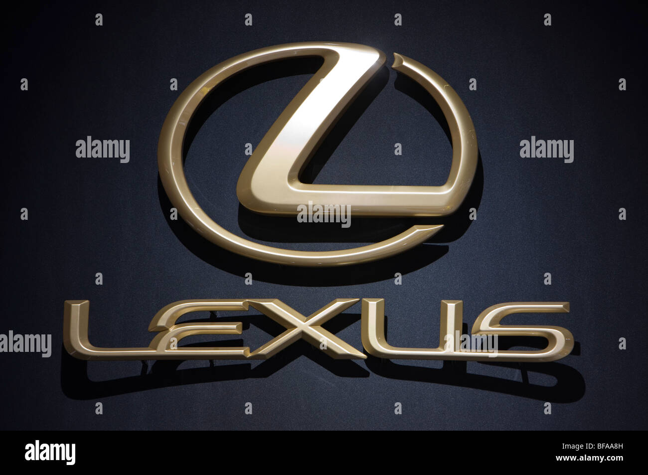 Lexus auto emblem -Fotos und -Bildmaterial in hoher Auflösung – Alamy