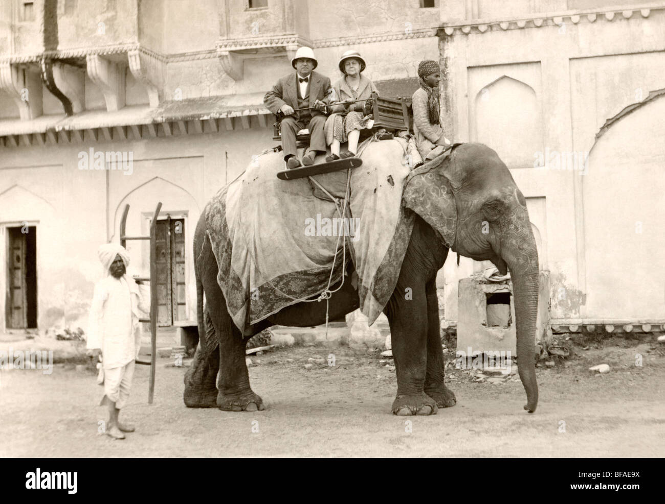 Elefant und howdah -Fotos und -Bildmaterial in hoher Auflösung – Alamy