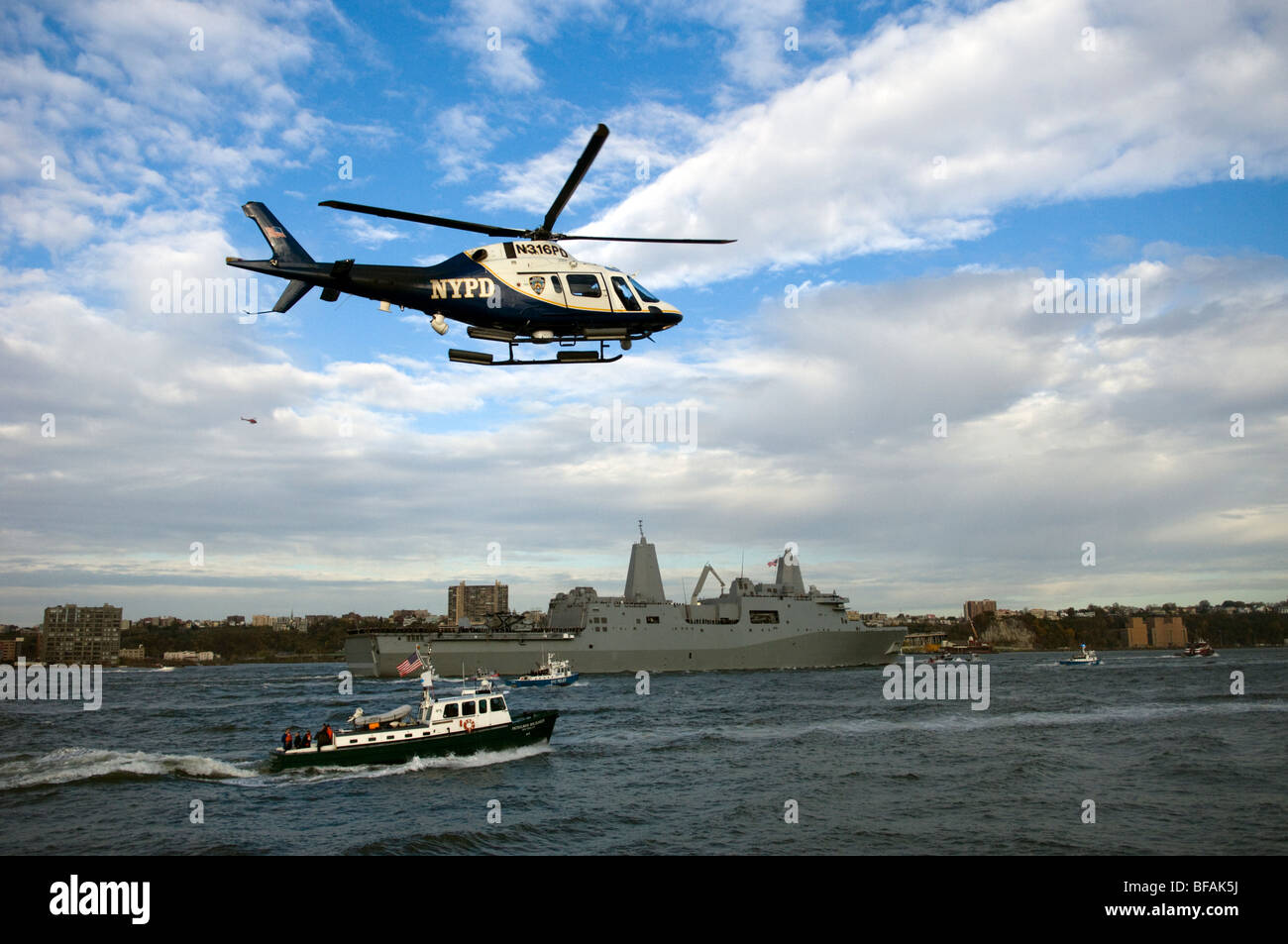 Die amphibious Transport Dock, die USS New York LPD-21 reist auf dem ...