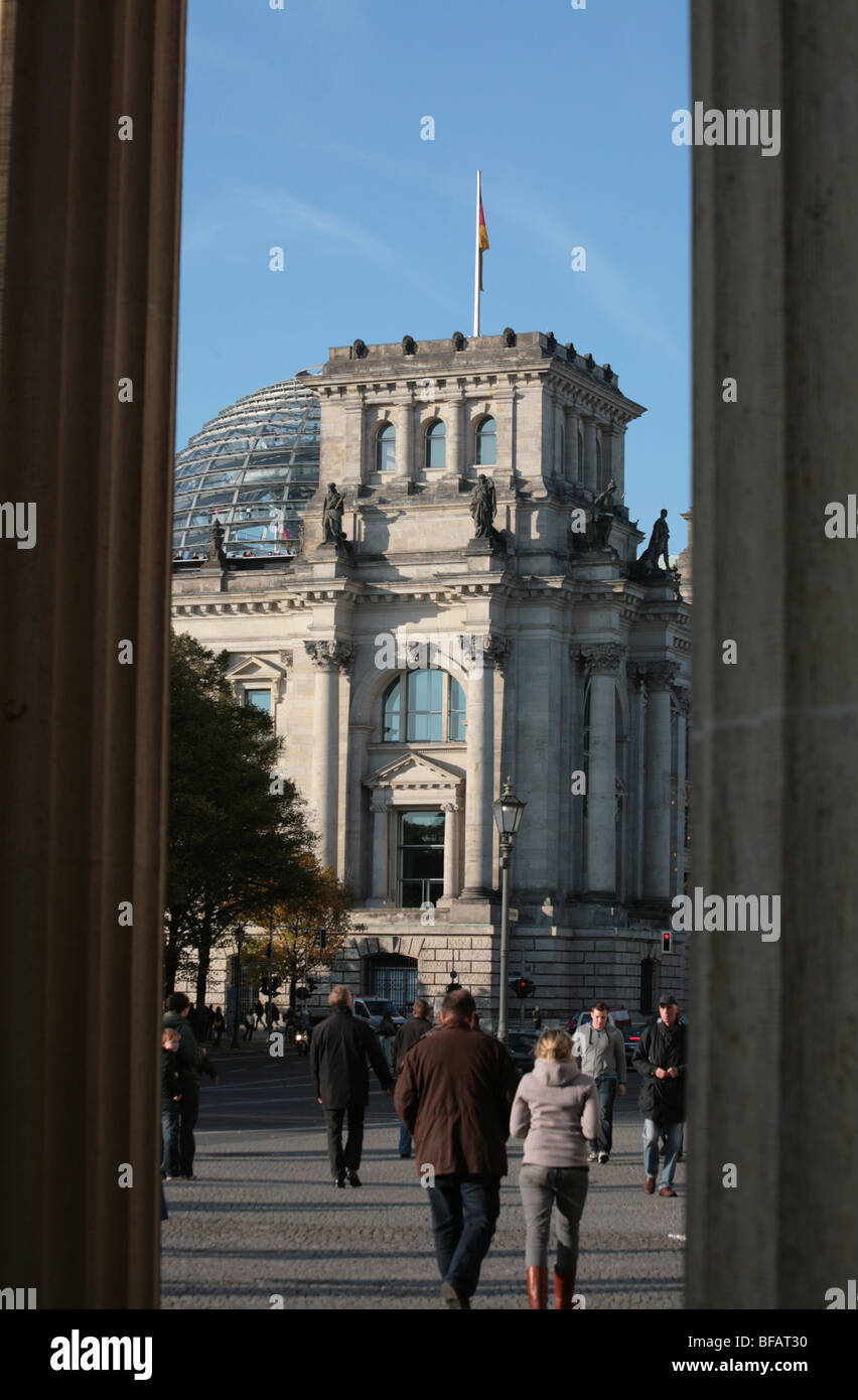 Reichstag brandenburger tor berlin -Fotos und -Bildmaterial in hoher ...