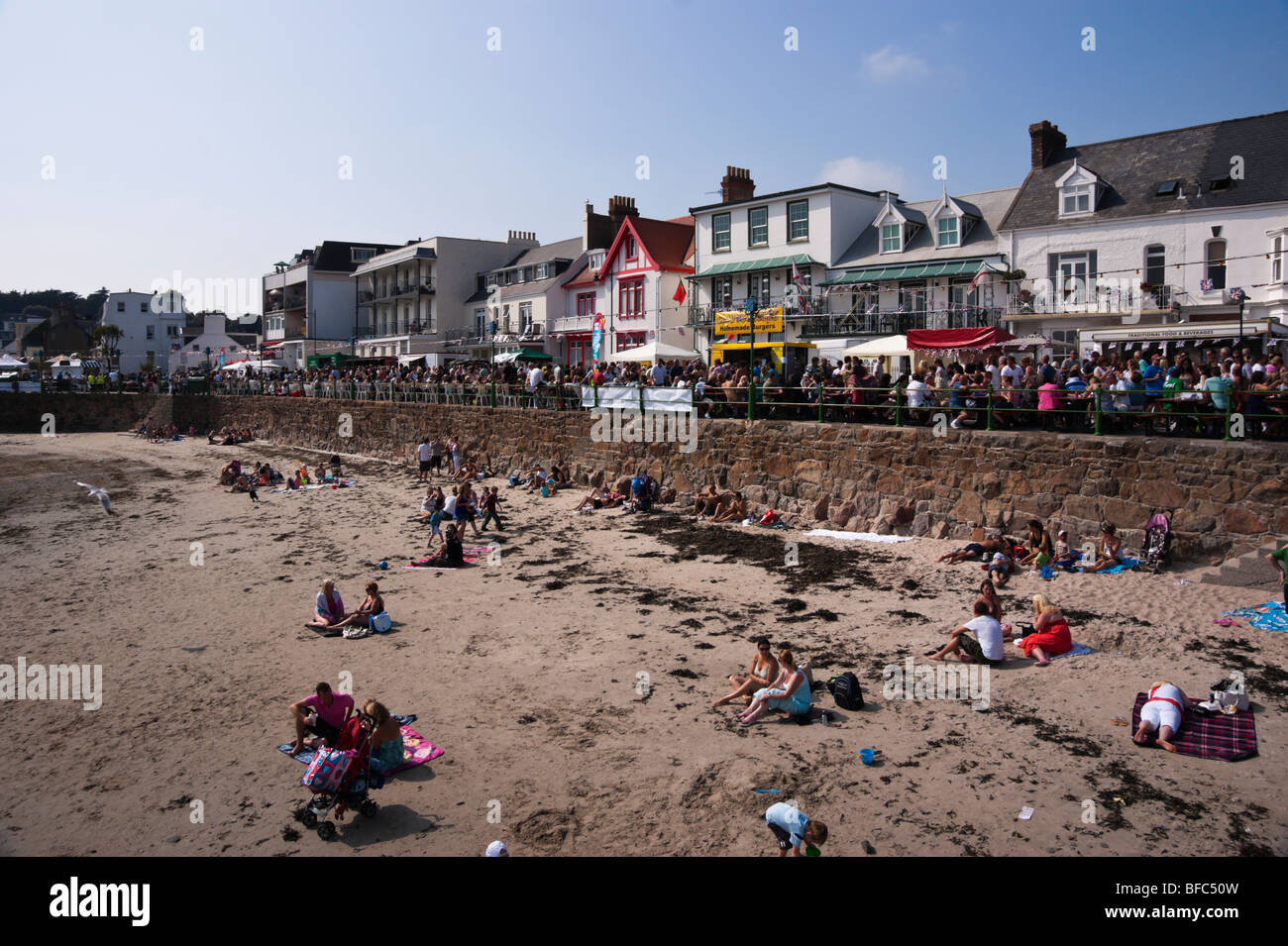 St helier beach jersey kanalinseln -Fotos und -Bildmaterial in hoher ...