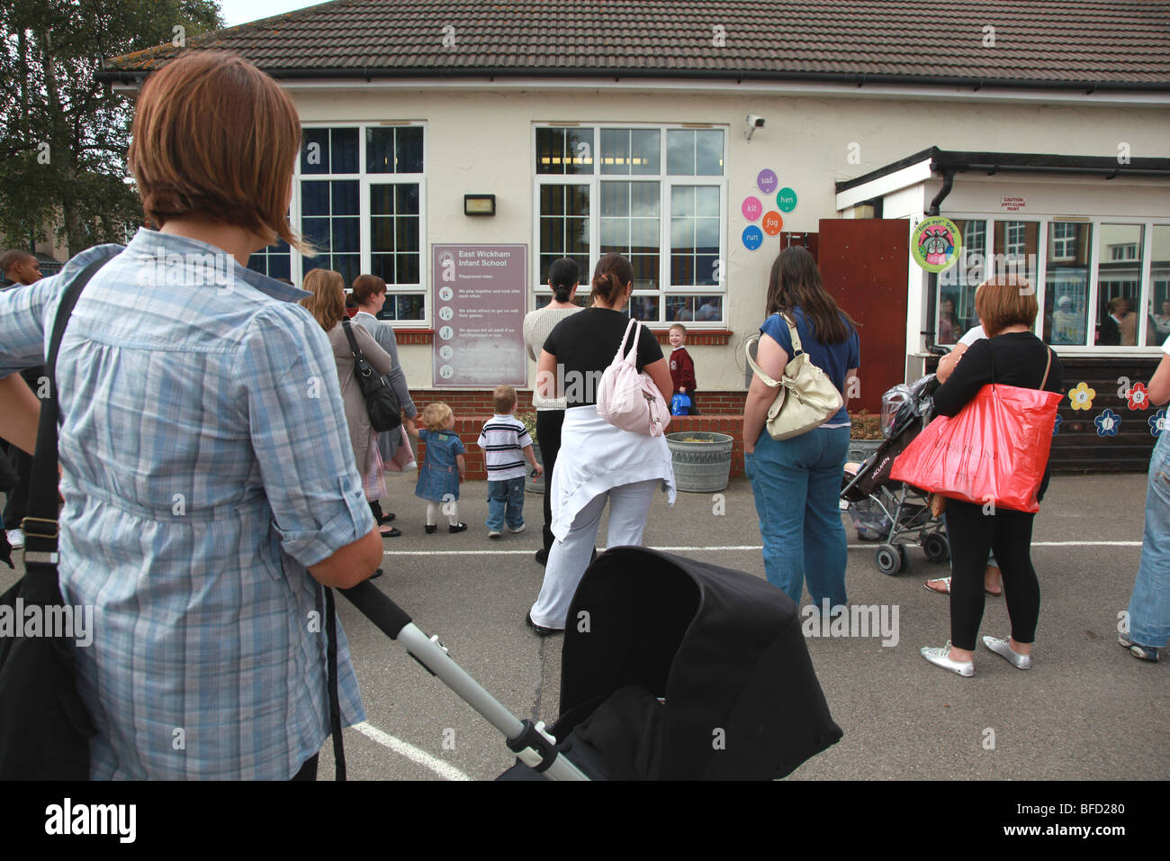 Eltern kindergarten -Fotos und -Bildmaterial in hoher Auflösung – Alamy