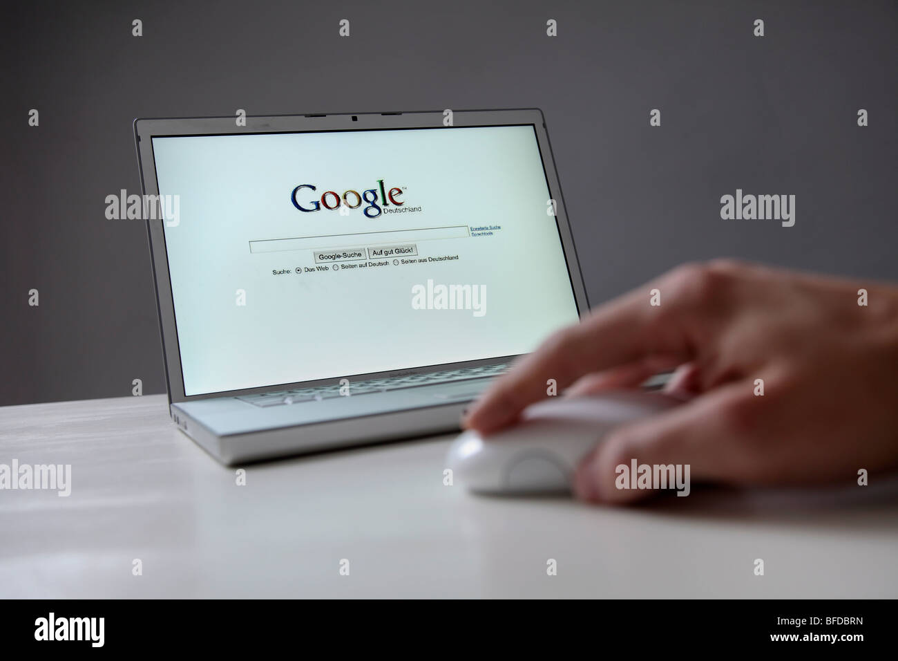 Google zeichen -Fotos und -Bildmaterial in hoher Auflösung – Alamy