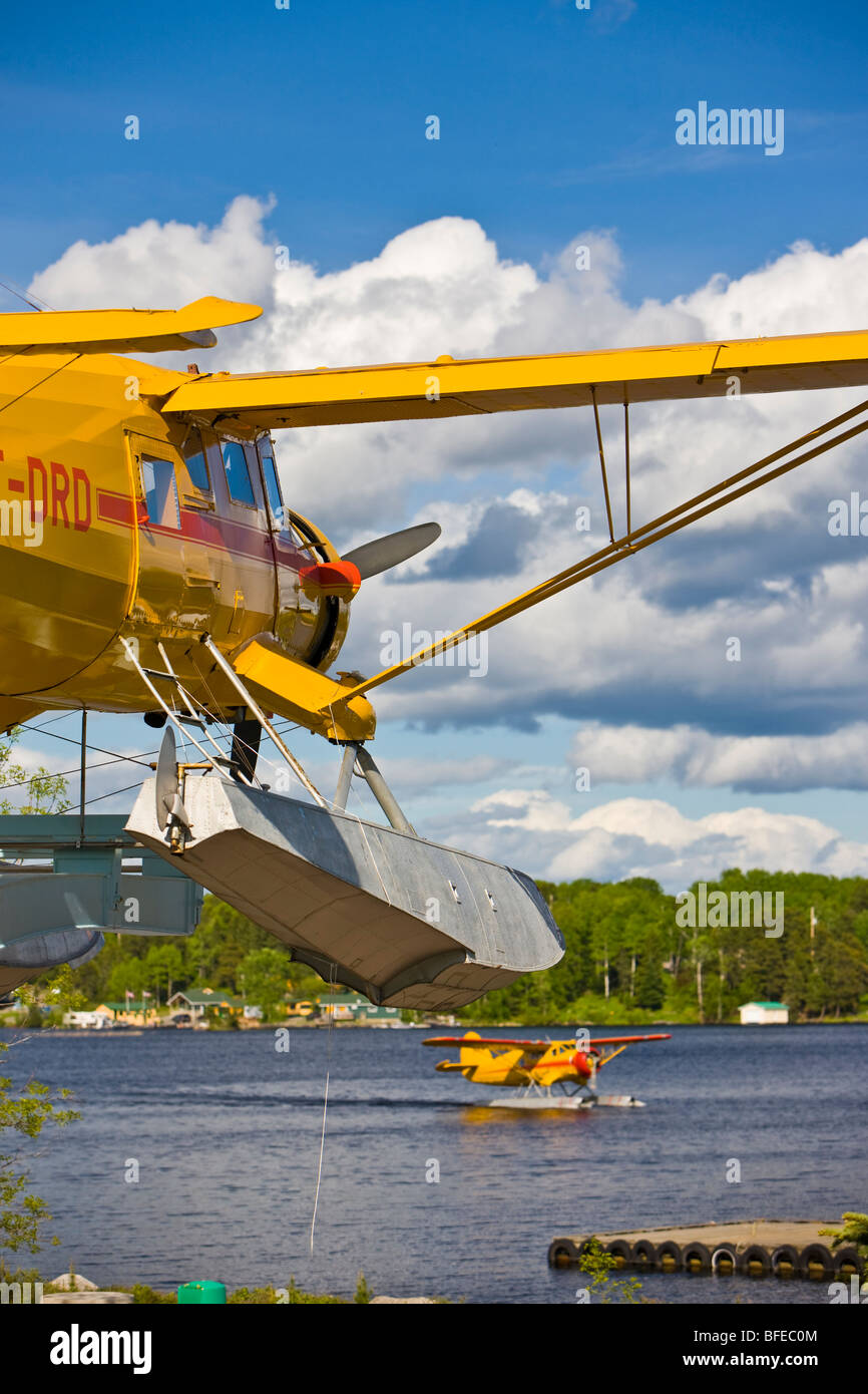 Norseman Flugzeuge auf einem Podest in Norseman Heritage Centre Park ...