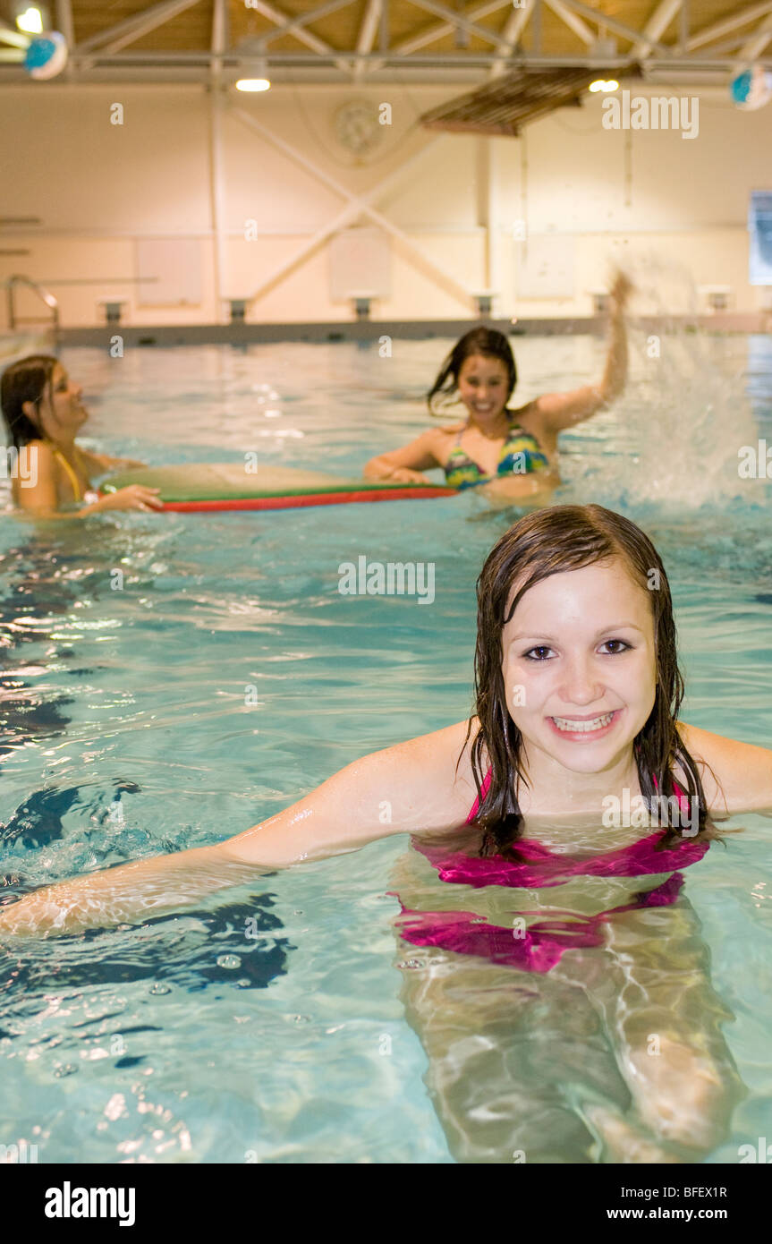 Happy Teenage Girls In Bikinis Enjoying Fotos Und Bildmaterial In