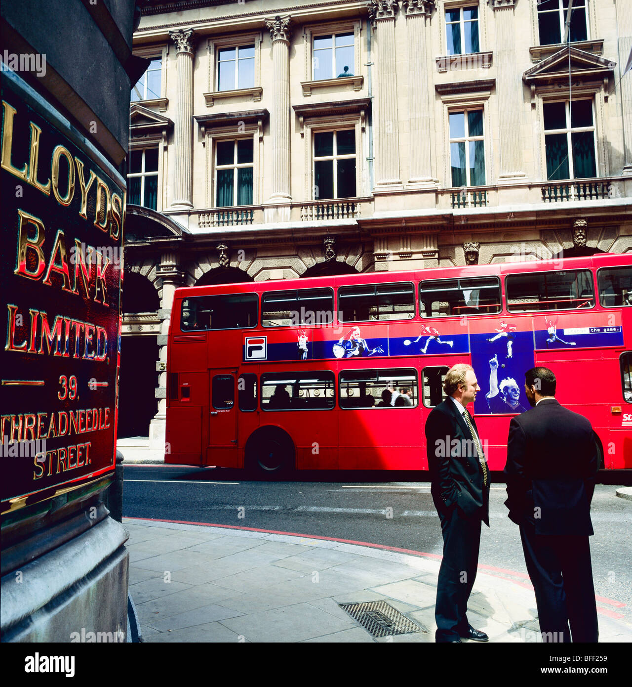 Lloyds bank messingschild -Fotos und -Bildmaterial in hoher Auflösung ...