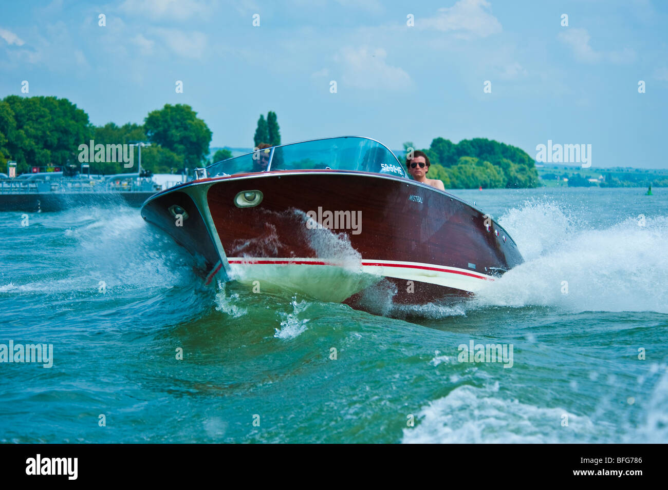 Riva boote -Fotos und -Bildmaterial in hoher Auflösung – Alamy