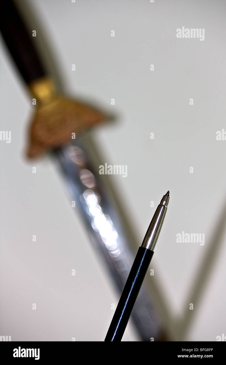 Die feder ist mächtiger als das schwert -Fotos und -Bildmaterial in ...