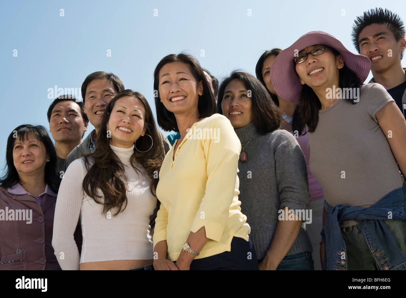 Menge von asiatischen menschen -Fotos und -Bildmaterial in hoher ...