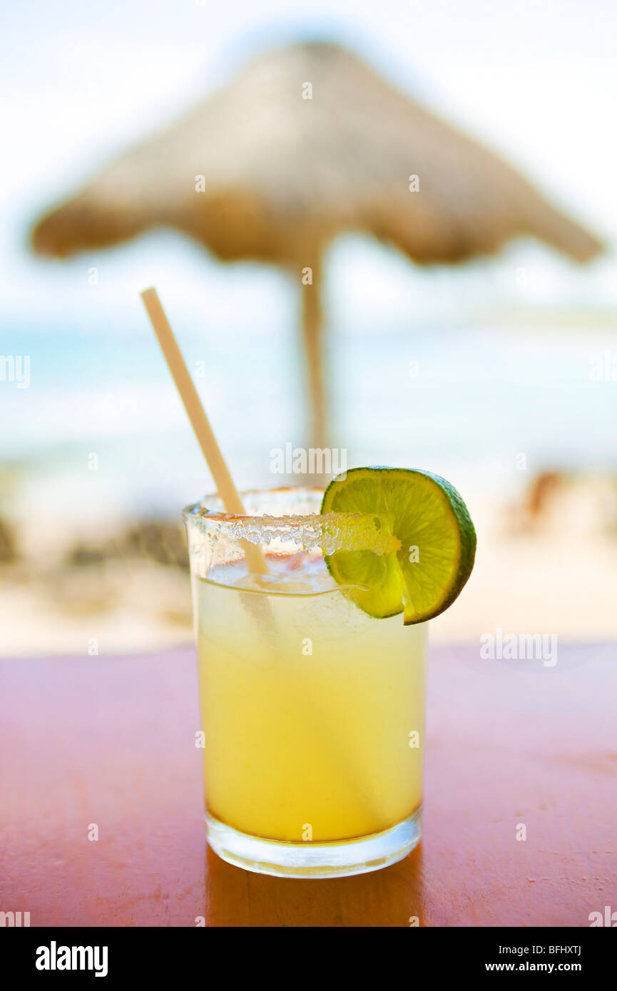 Bar am strand -Fotos und -Bildmaterial in hoher Auflösung – Alamy