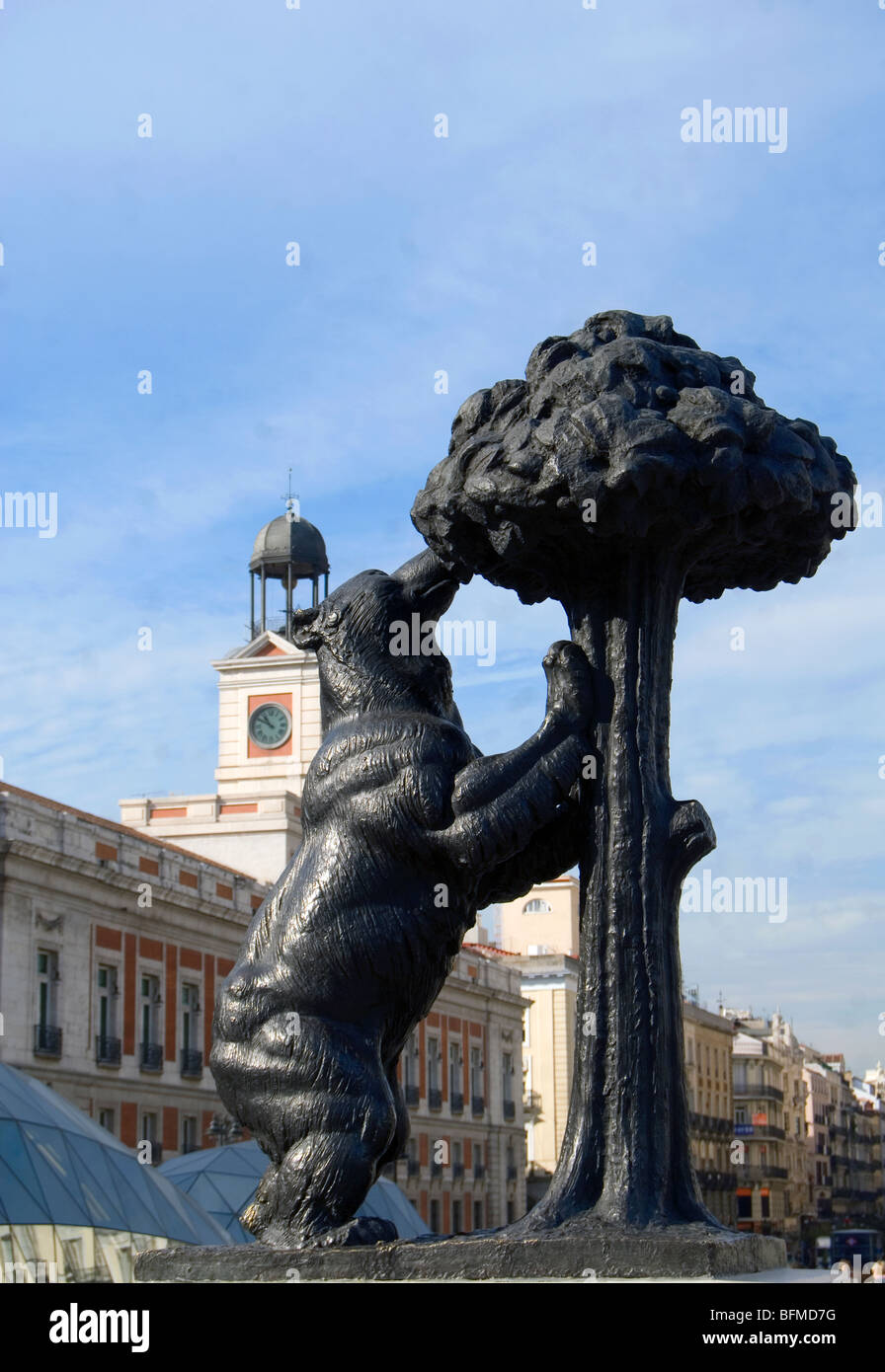 El oso y el madrono el oso y el madrono -Fotos und -Bildmaterial in ...