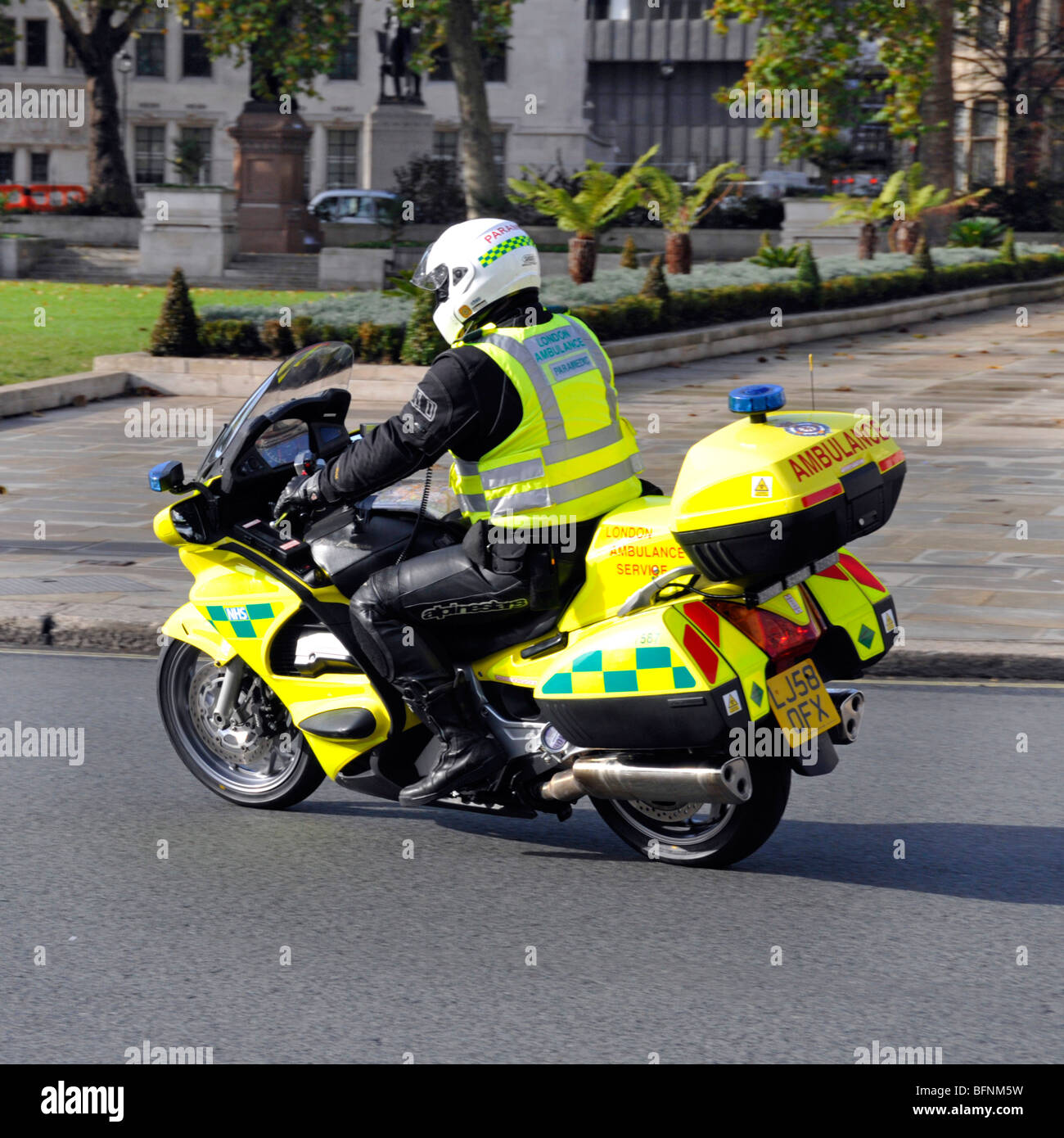 Nhs ambulance motorcycle uk -Fotos und -Bildmaterial in hoher Auflösung ...