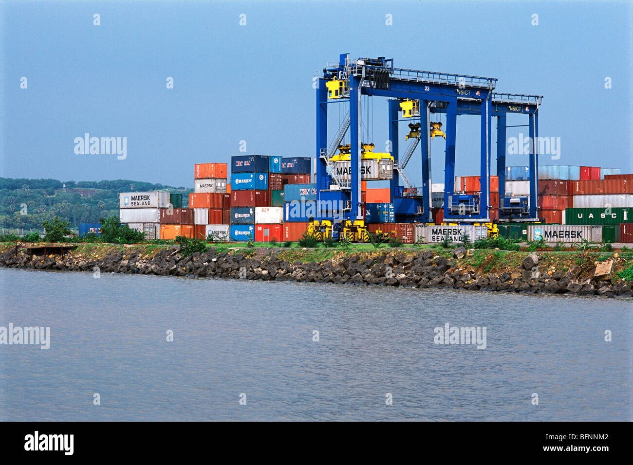 Automatisierte containerbeladung -Fotos und -Bildmaterial in hoher ...