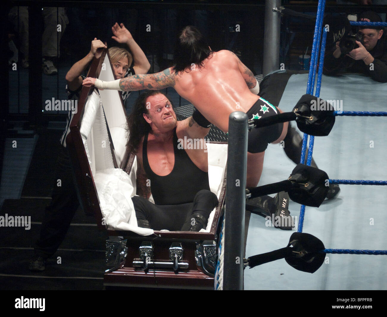 Wwe undertaker -Fotos und -Bildmaterial in hoher Auflösung – Alamy