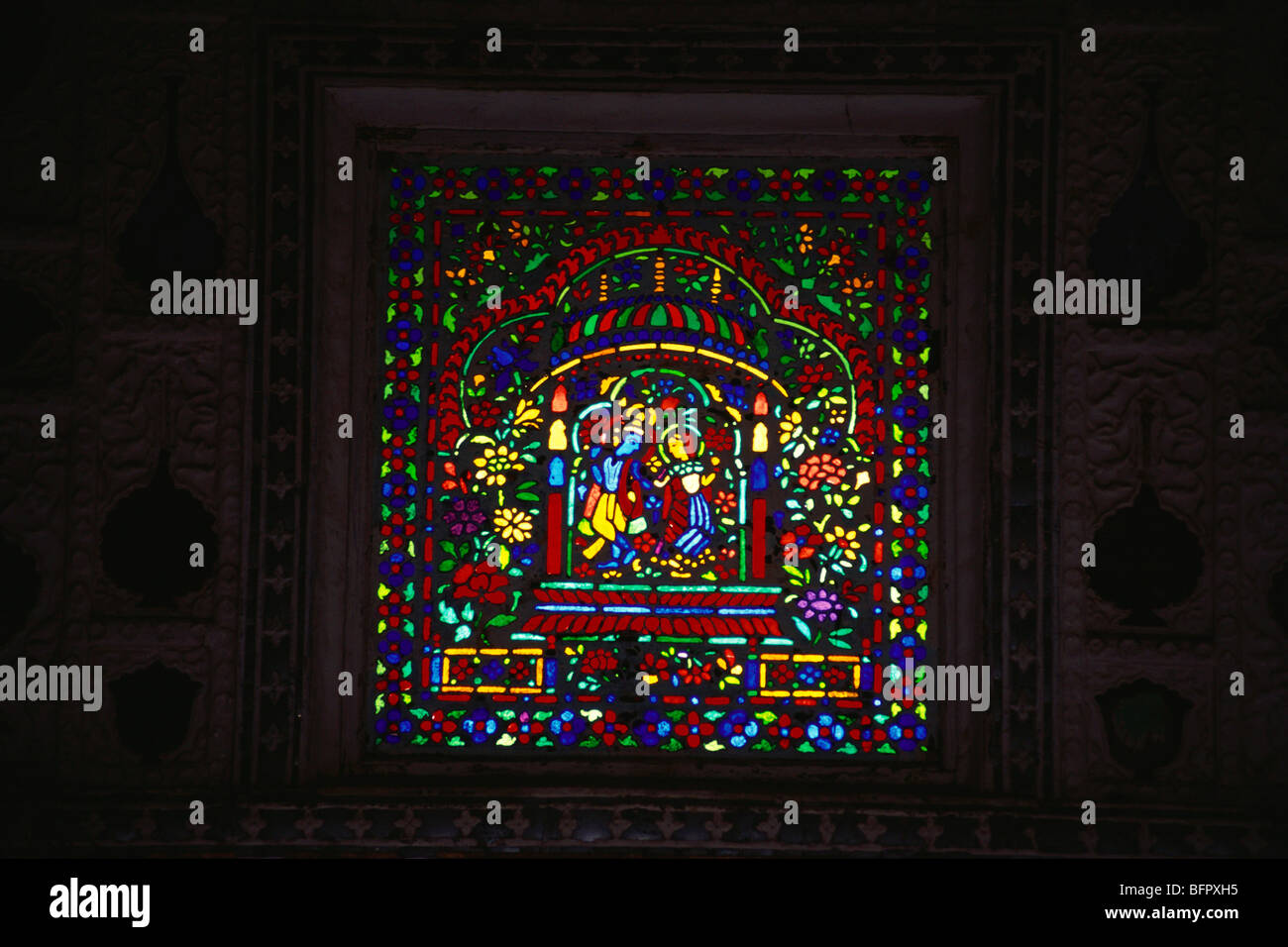 Lord Krishna und Radha Buntglas tanzen arbeiten in Jai Mandir im Diwan ...