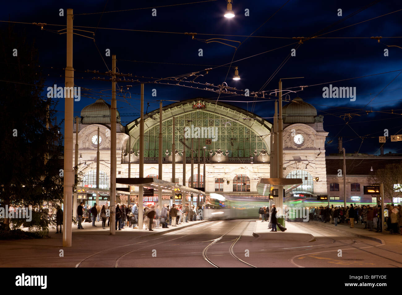 Bahnhof Basel Bahnhof SBB Stockfotografie - Alamy
