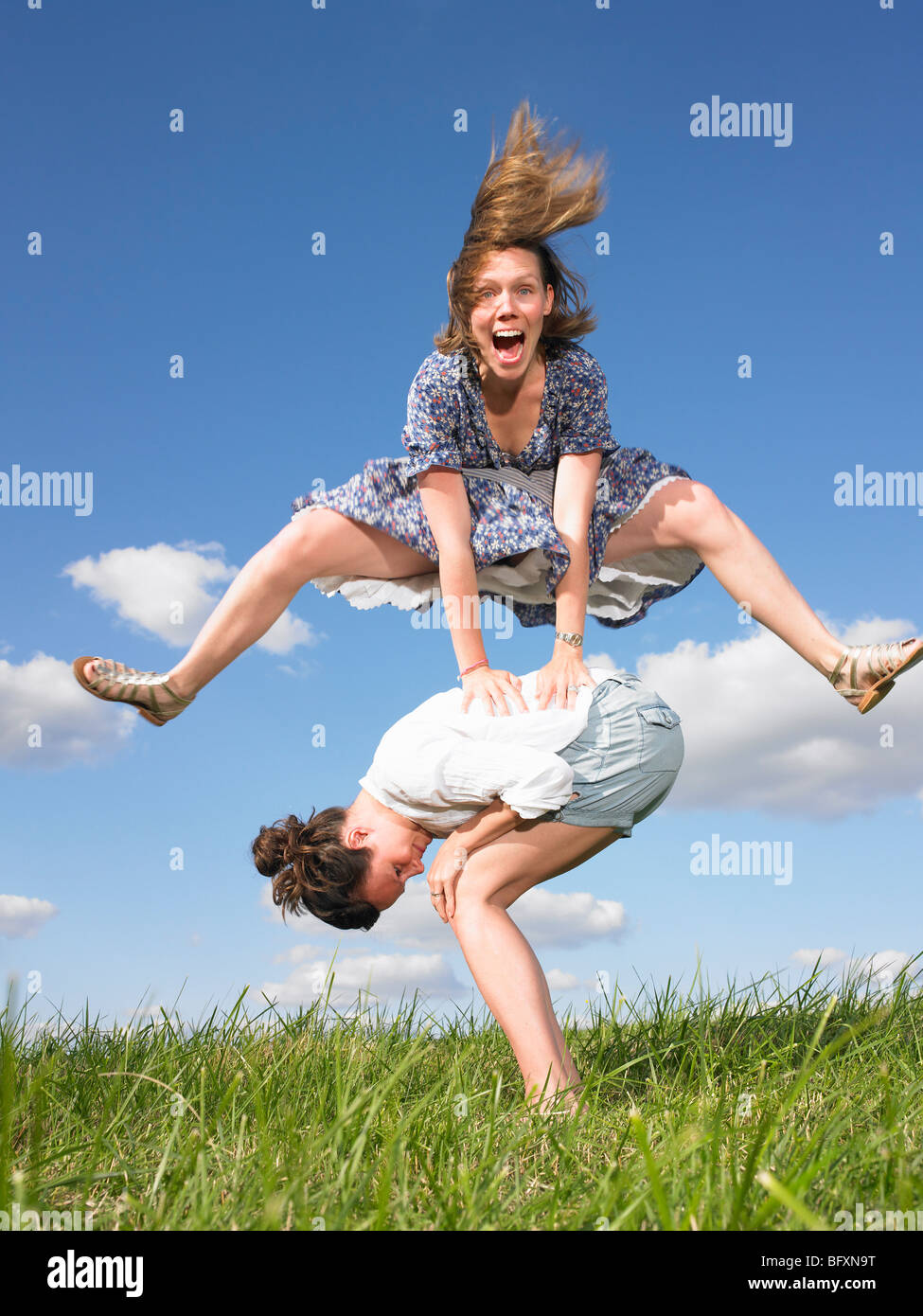 Bockspringen Frauen Fotos Und Bildmaterial In Hoher Auflösung Alamy